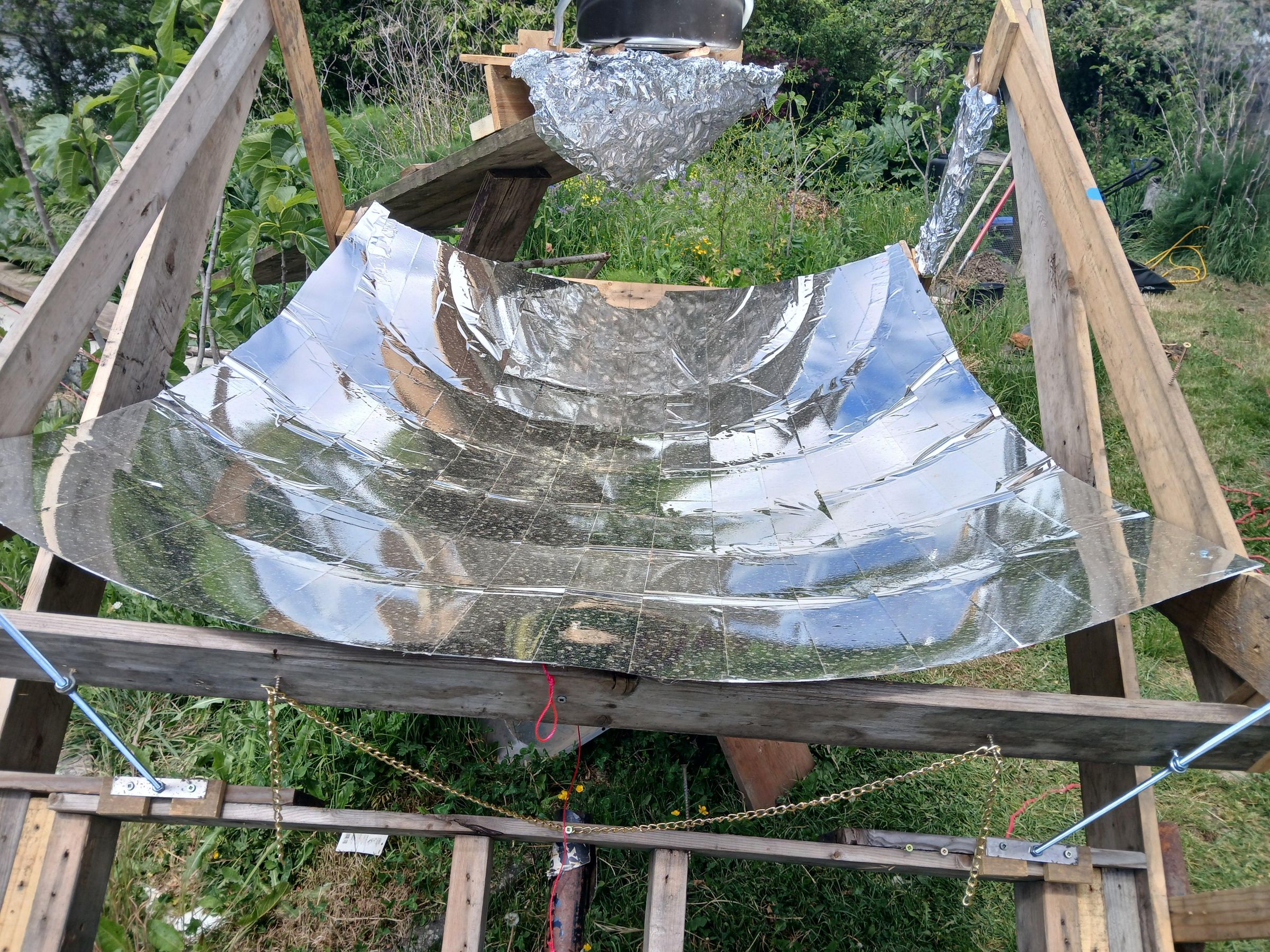 The Sun Scoop Tracking Solar Cooker! : 8 Steps - Instructables