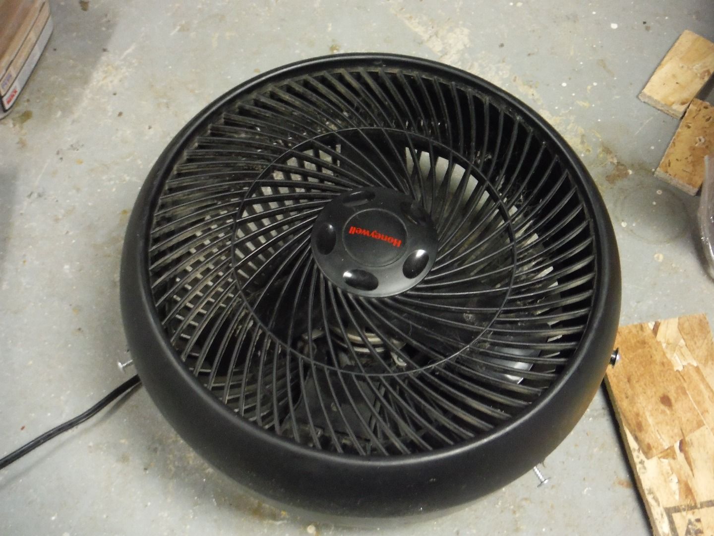 Mega Swampy: a Large, Economical Swamp Cooler Powerful Enough to Cool ...