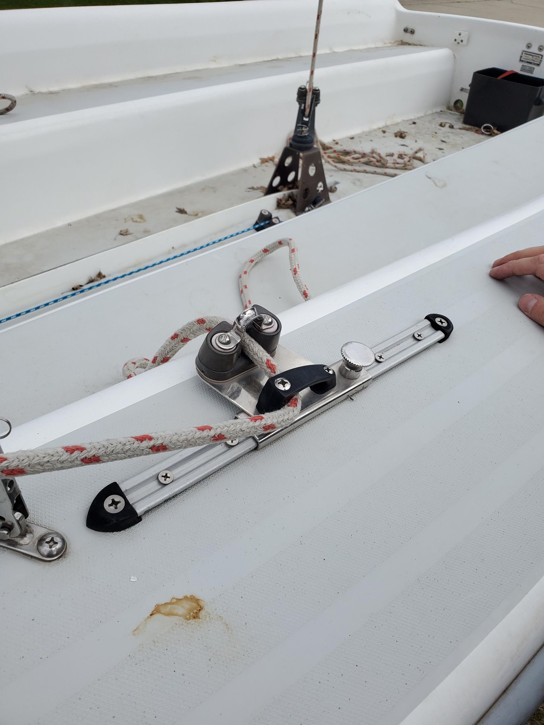 How to Rig a Catalina Capri 16.5 Sailboat : 11 Steps - Instructables