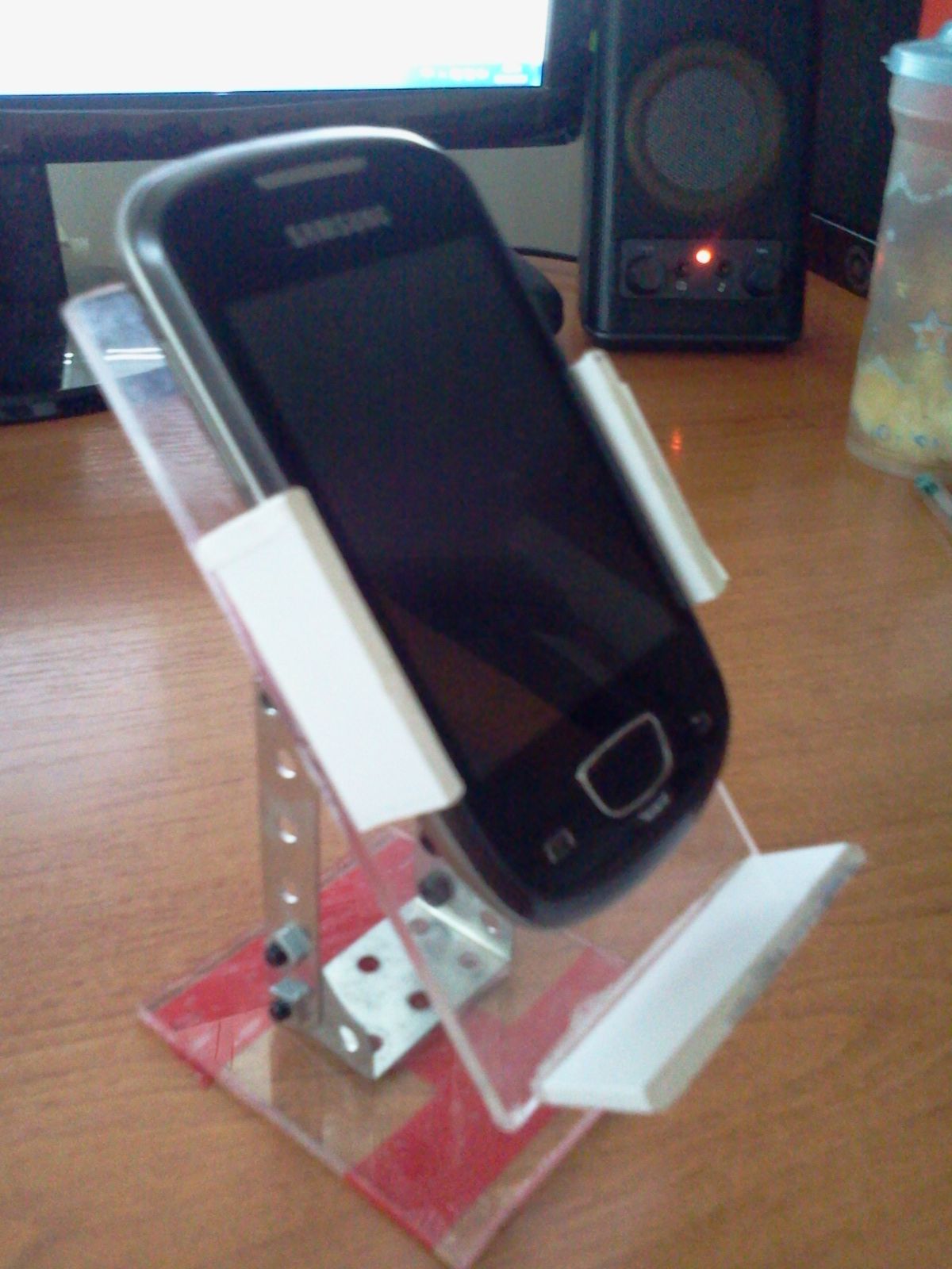 PHONE STAND : 7 Steps - Instructables
