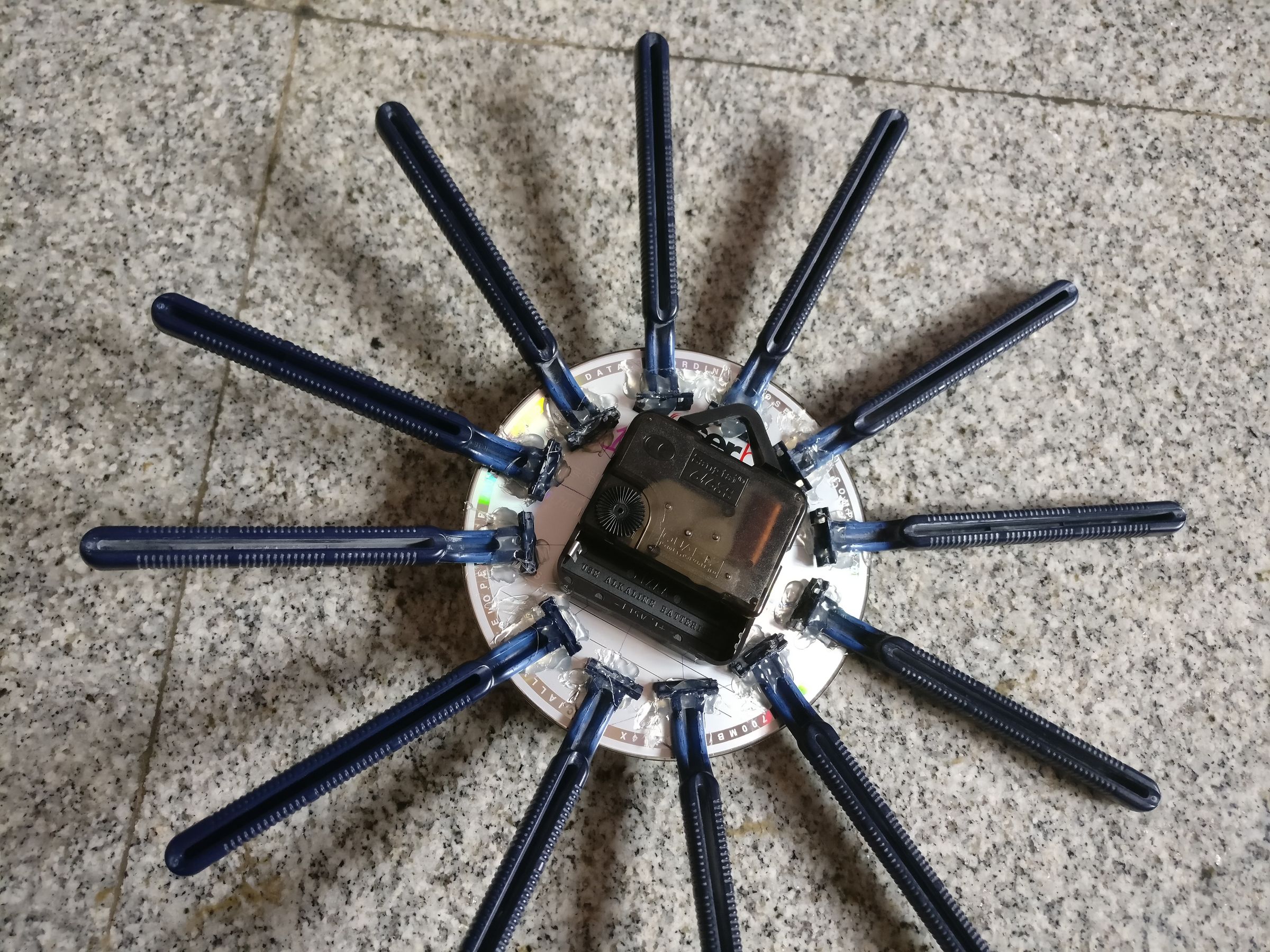 Recycled Razor Blades Clock : 3 Steps (with Pictures) - Instructables