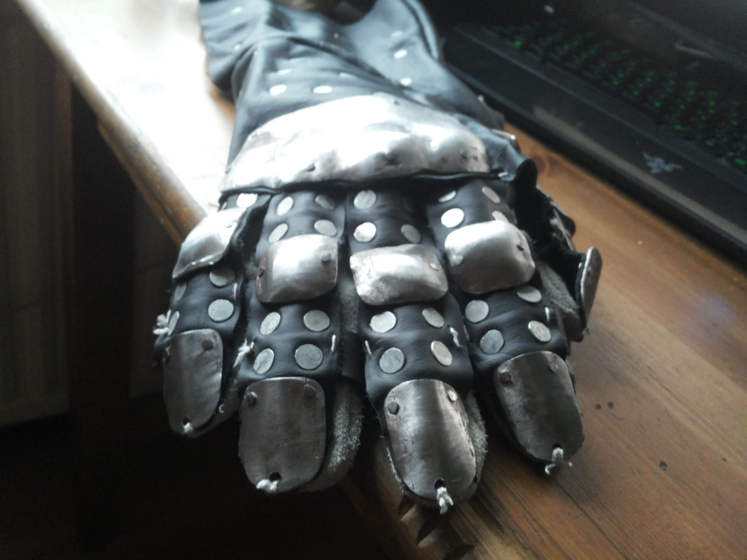 Medieval Visby Gauntlet : 7 Steps (with Pictures) - Instructables