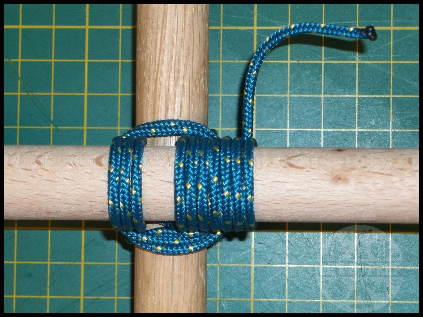 Quick Skills #4: How to Tie Lashings - Pt.1 Square Lashing : 7 Steps ...