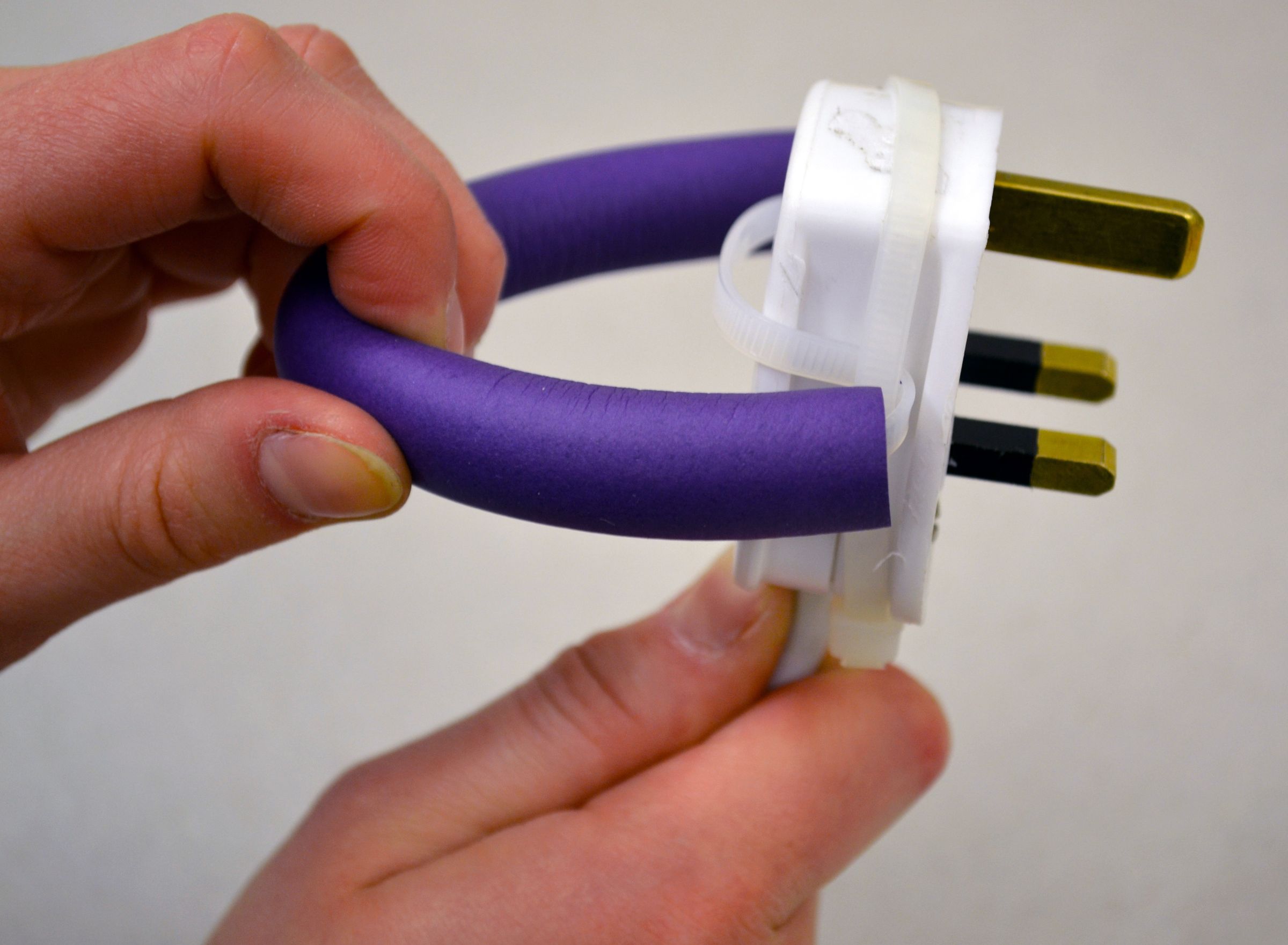 Plug-Pulls for Stiff and Awkward Electrical Plugs : 5 Steps - Instructables