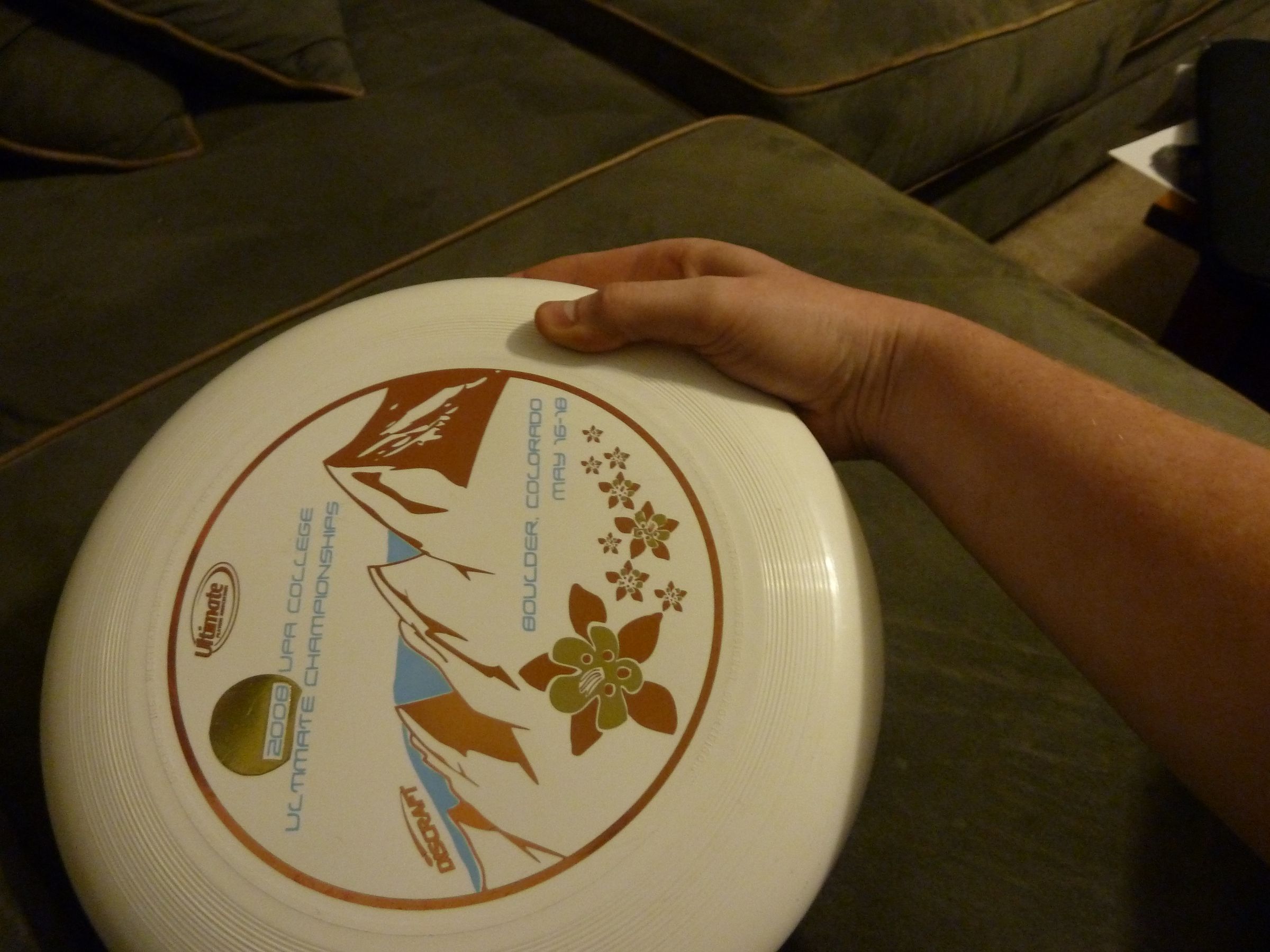 Improve Your Ultimate Frisbee Game With These Basic Throwing Techniques ...