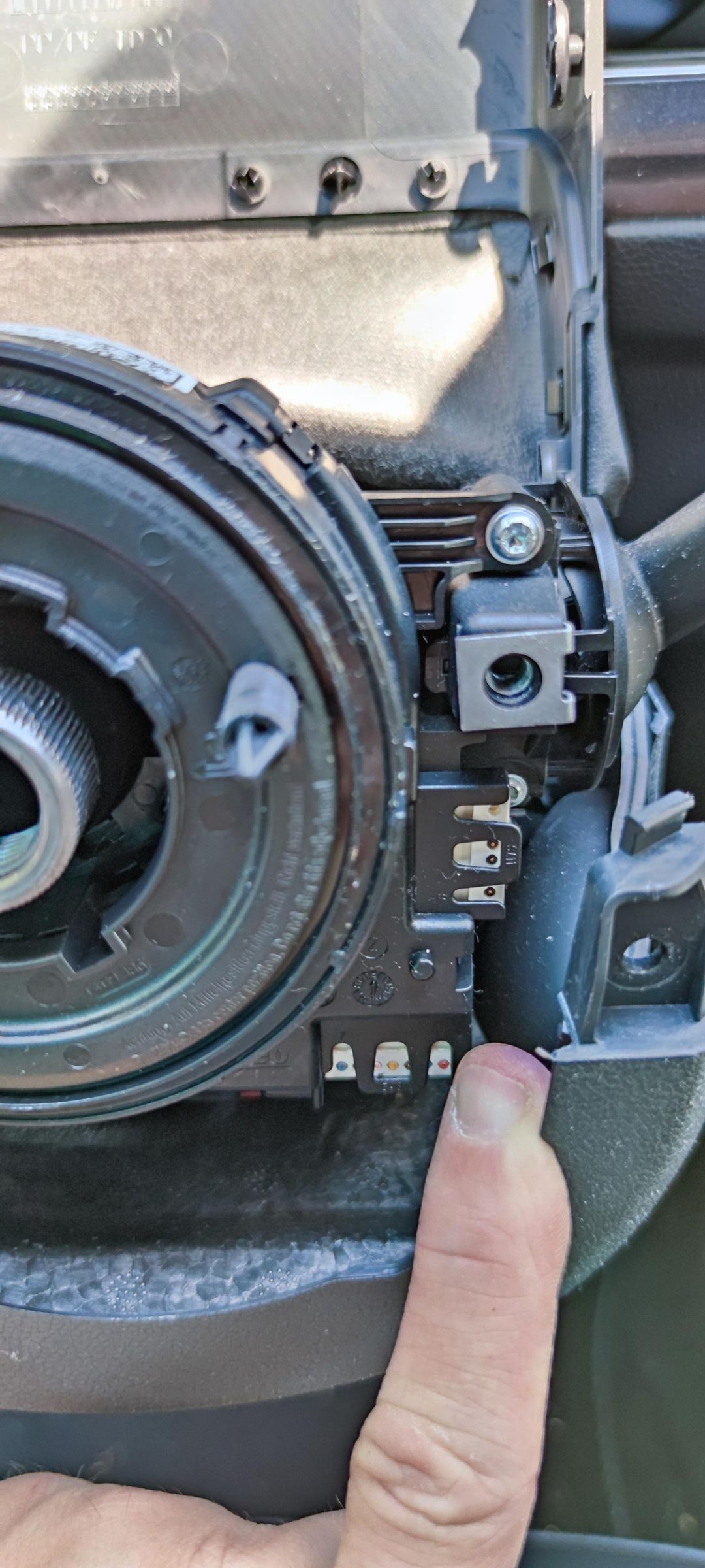 Fixing a Clockspring of a VW Tiguan 2 : 10 Steps (with Pictures ...