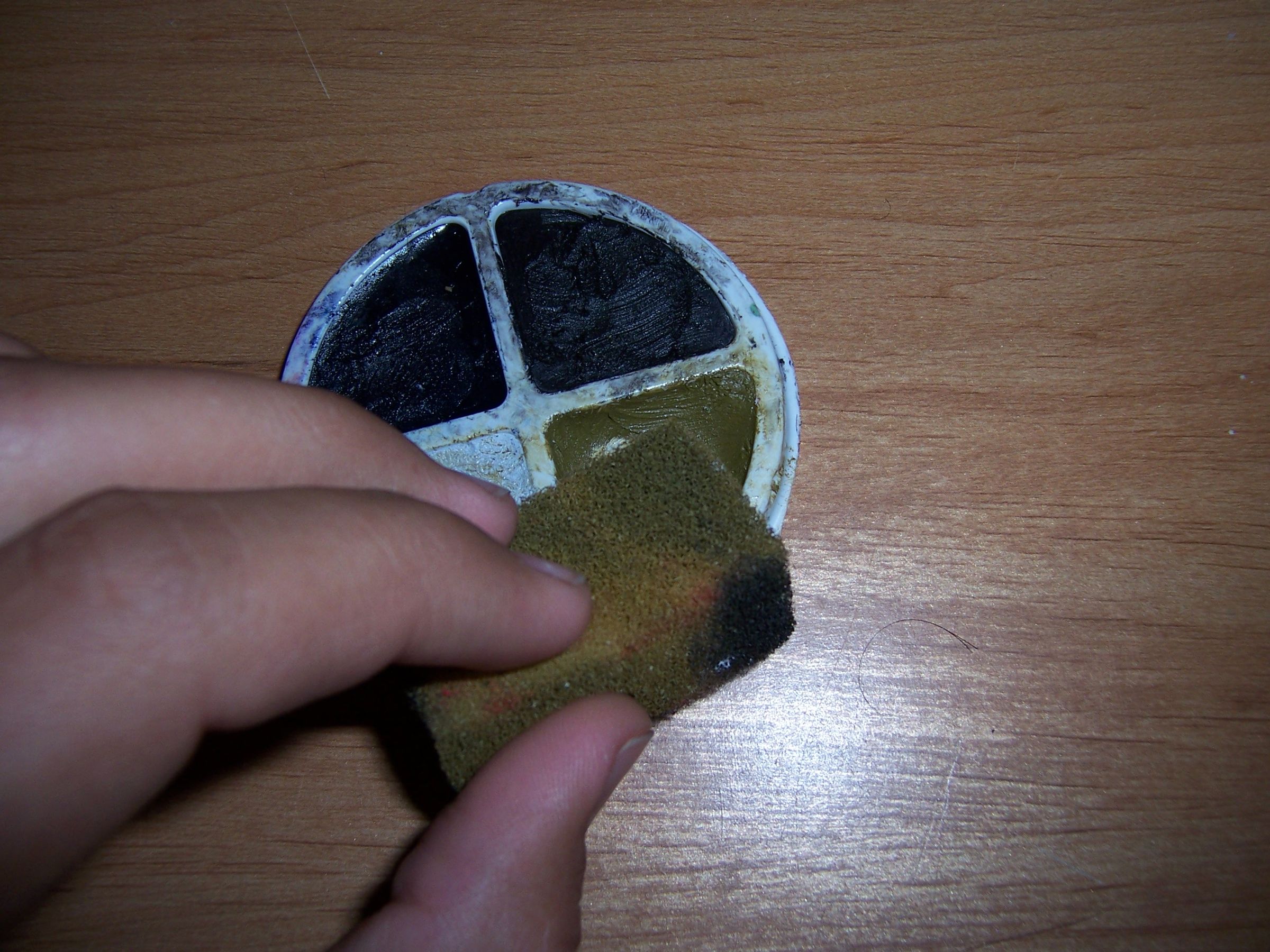 How to Make the Finger in a Box Prank! : 6 Steps - Instructables