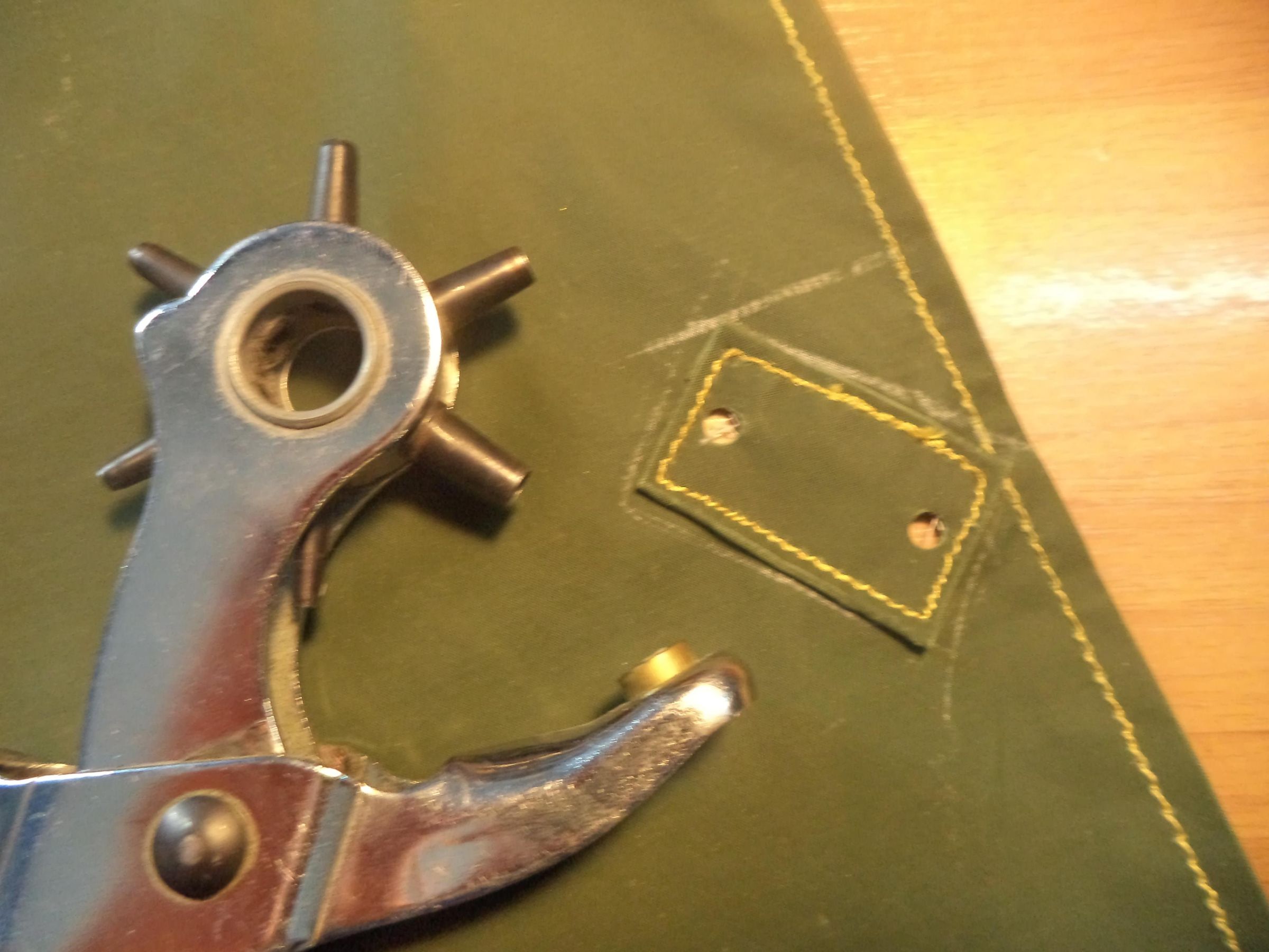 Upgrading Cheap-o Workshop Apron : 24 Steps (with Pictures) - Instructables