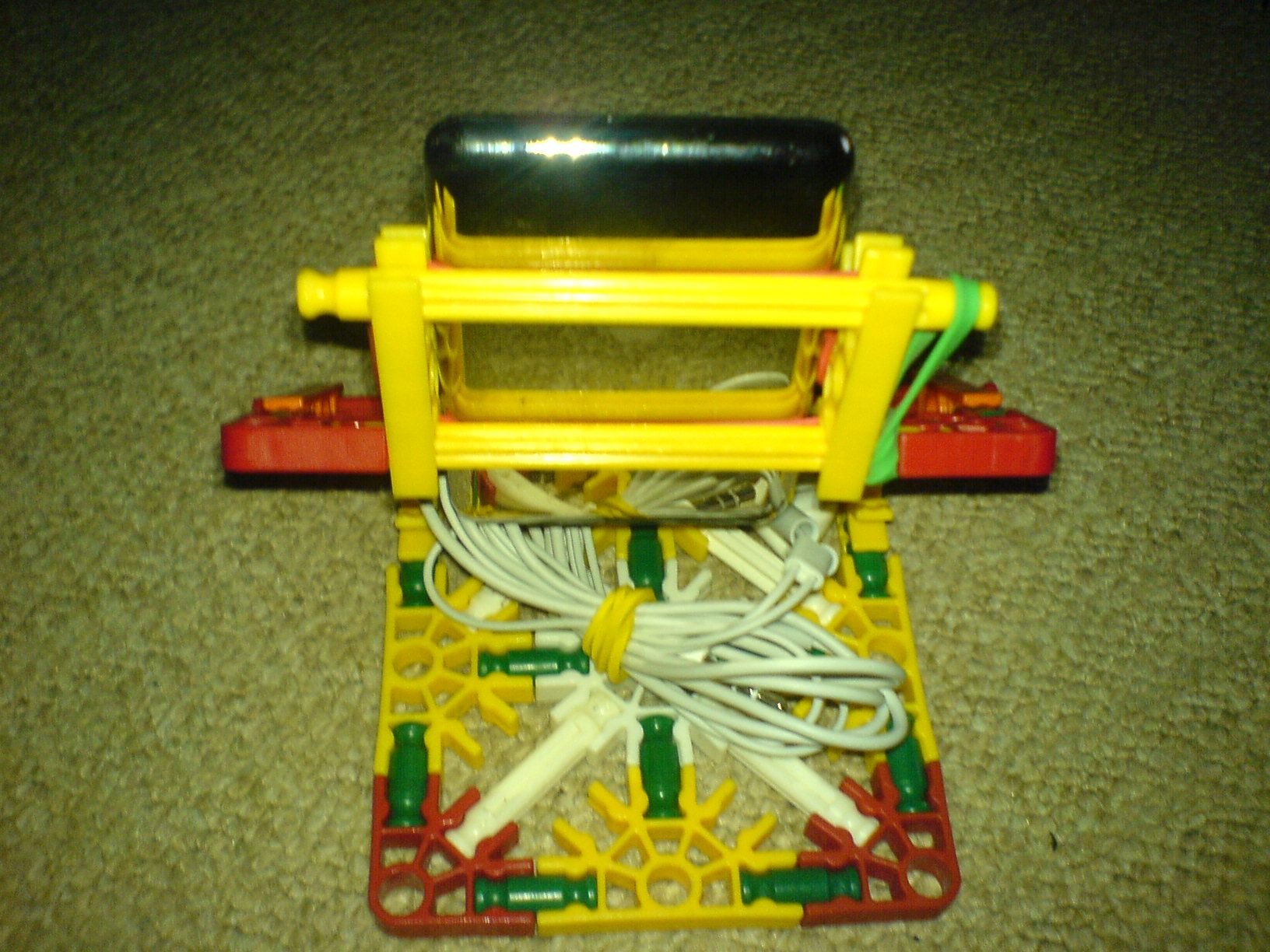 3rd and 2nd Generation Knex Ipod Nano Stand : 5 Steps - Instructables