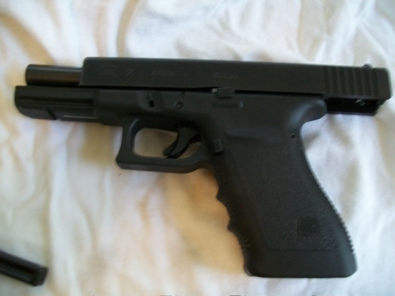 Glock 21 Slide Takedown : 12 Steps - Instructables