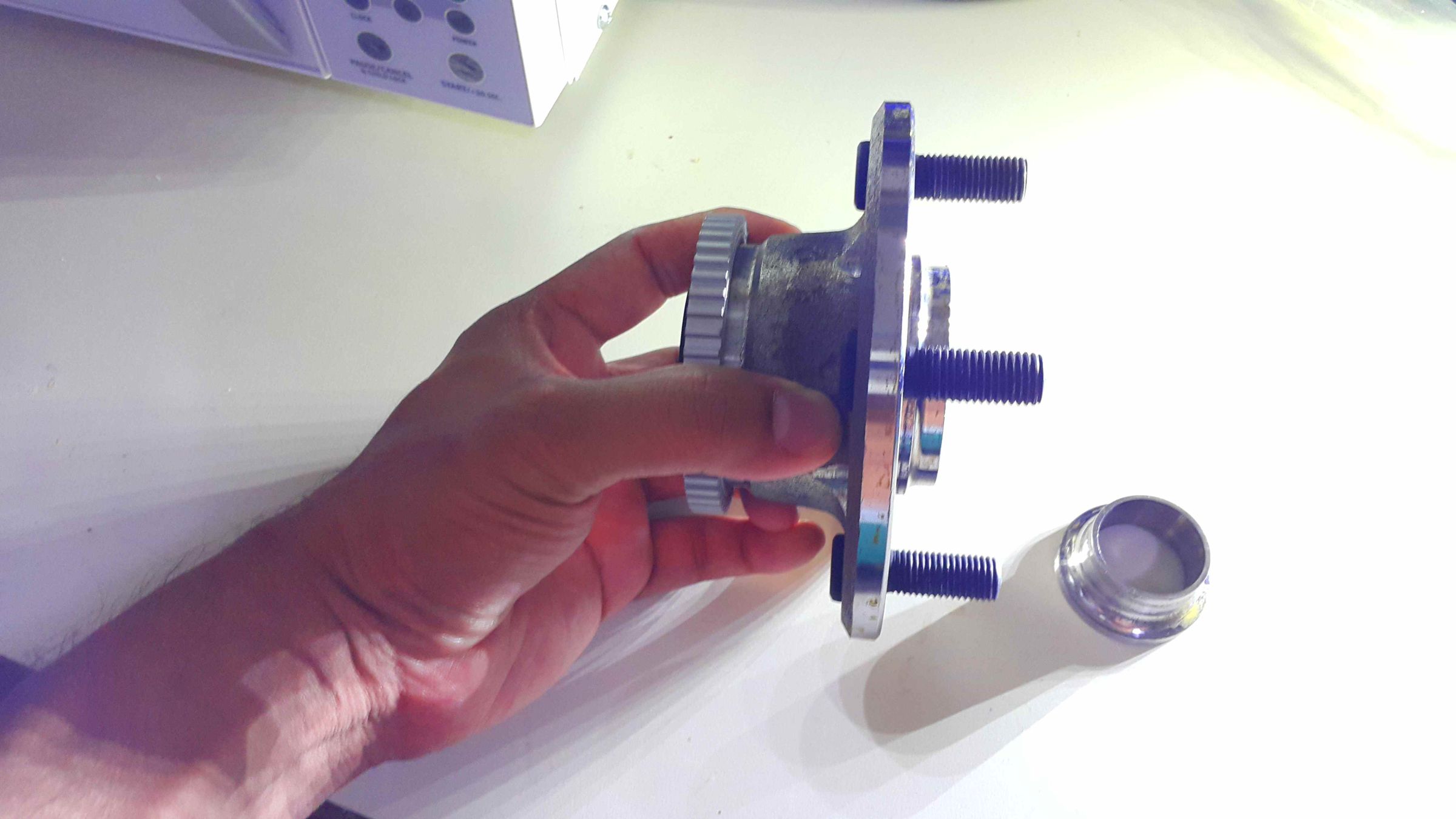 Regreasing a Rear Wheel Bearing - Honda Civic 1999. : 4 Steps (with ...