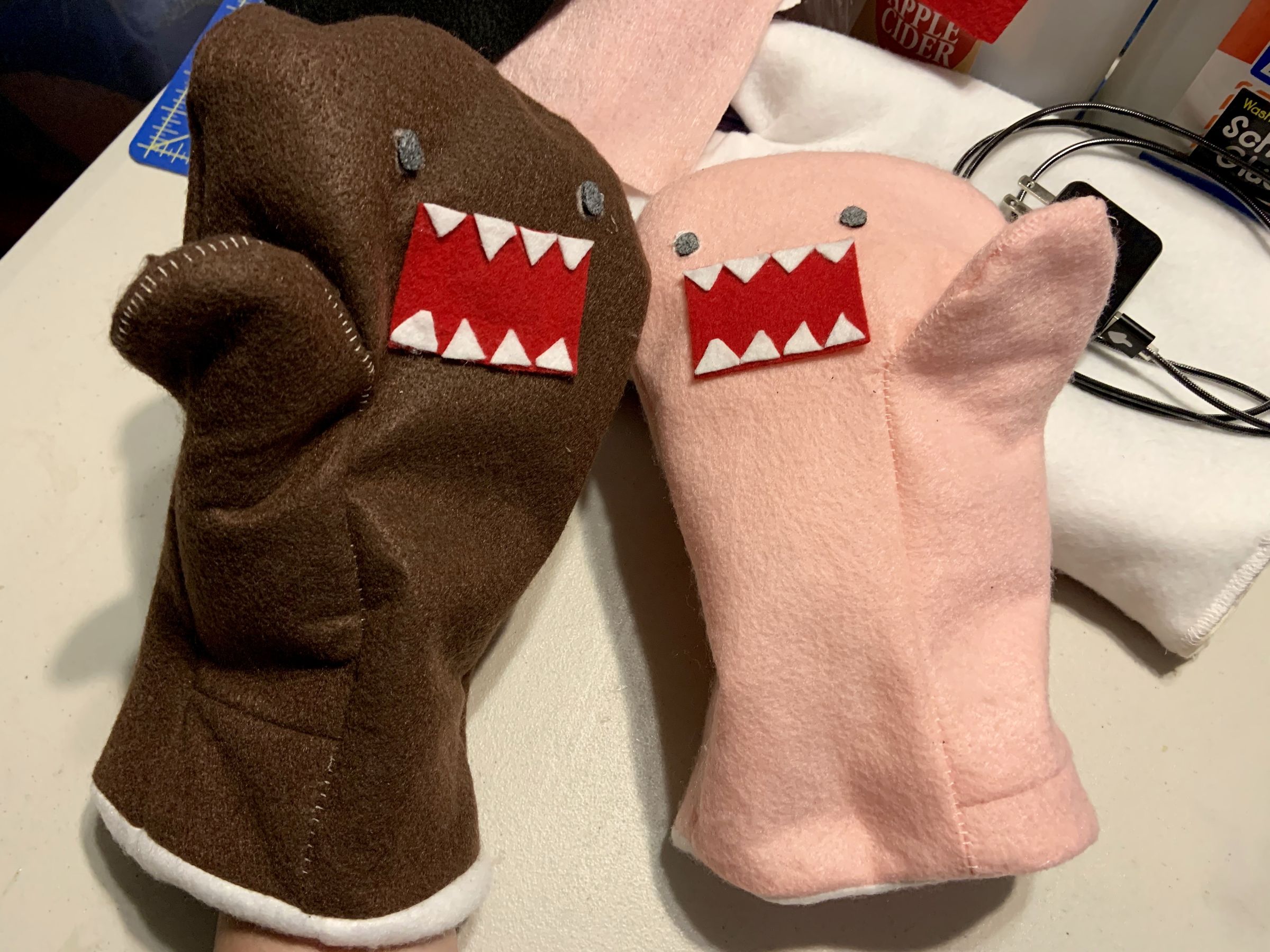 Domo Little Monster Mittens : 3 Steps - Instructables