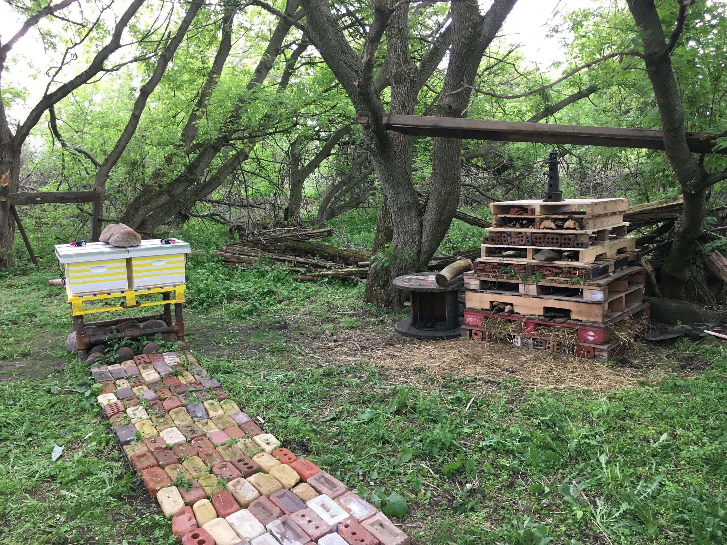 Bee Hotel / Pollinator Palace : 6 Steps (with Pictures) - Instructables