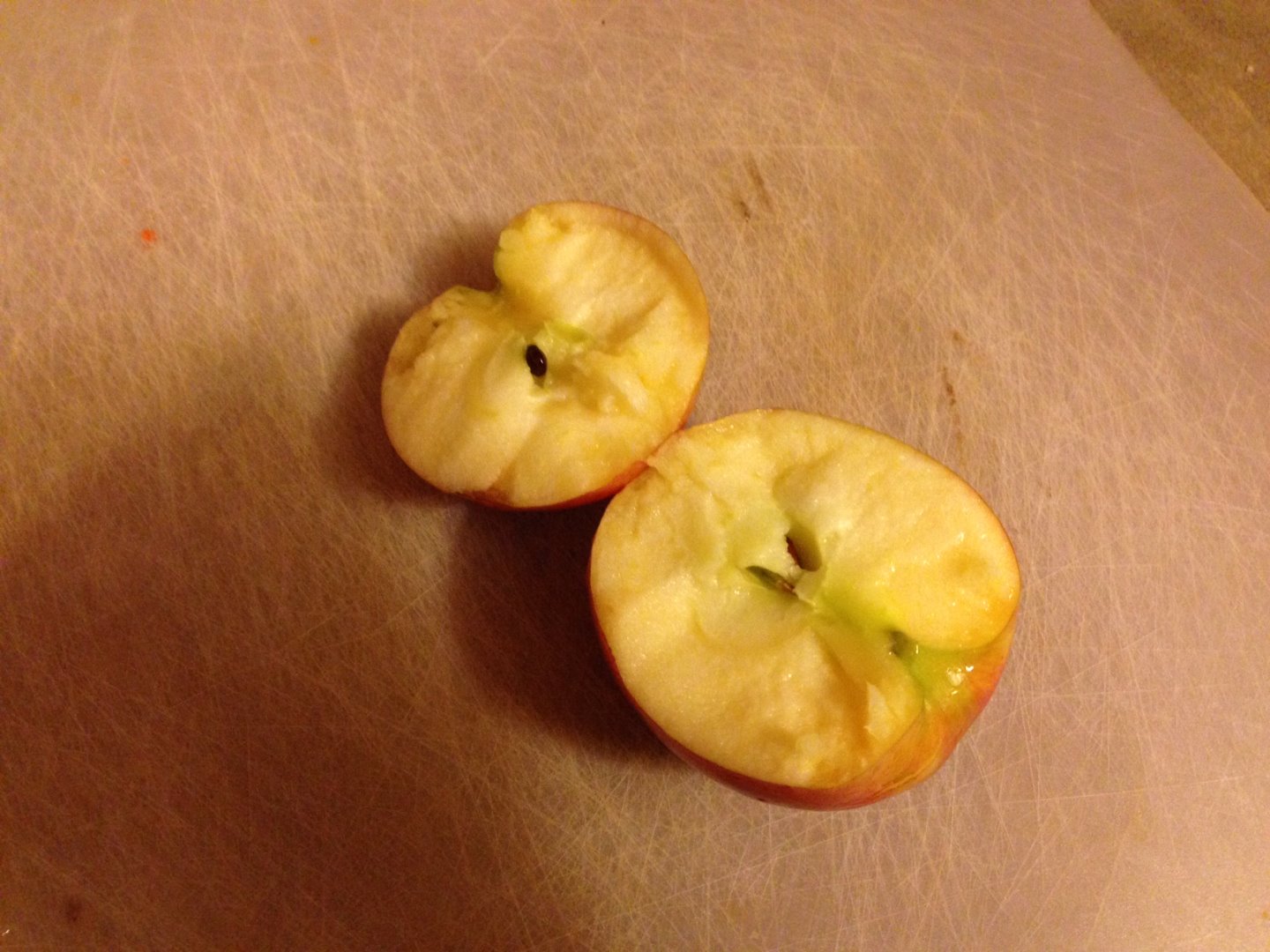 Split an Apple With One Finger! : 3 Steps - Instructables