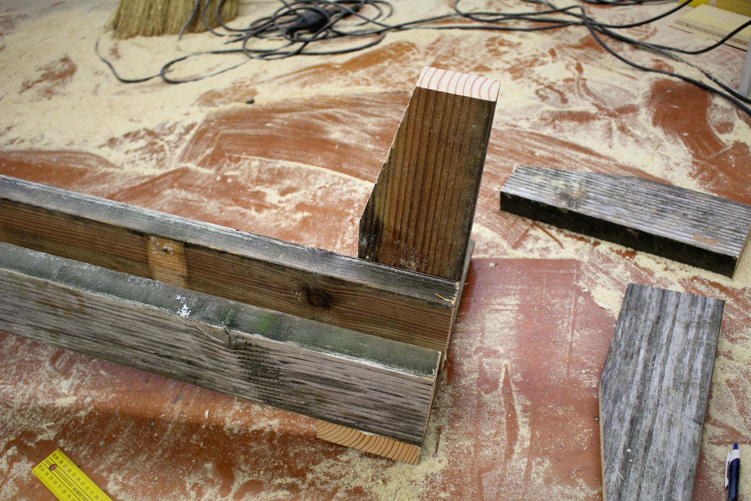 Reclaimed Wood Bar Table : 6 Steps - Instructables