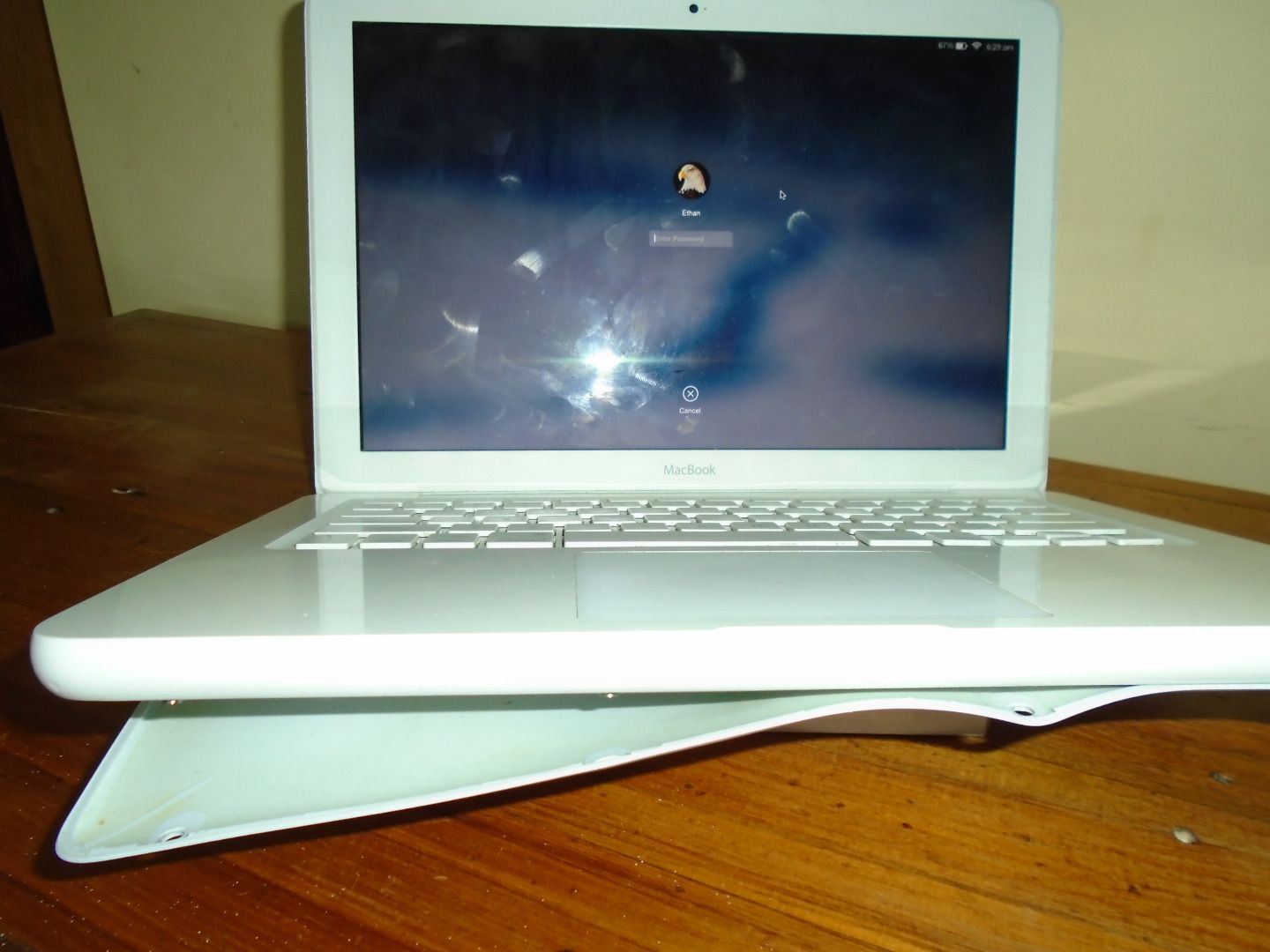 Macbook Flappy Bottom Repair Hack : 5 Steps (with Pictures) - Instructables