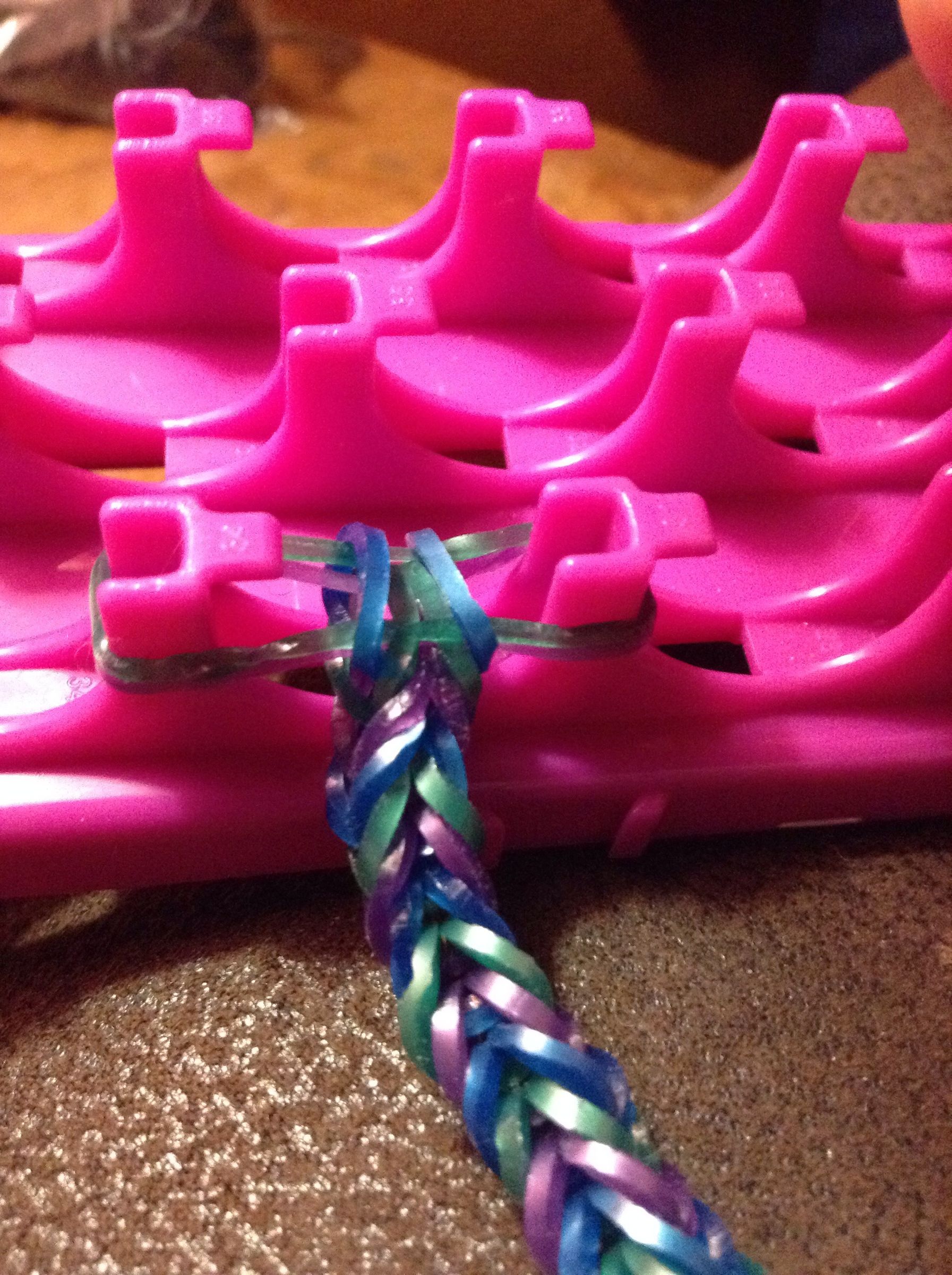 Rainbow Loom Fishtail Bracelet : 25 Steps - Instructables