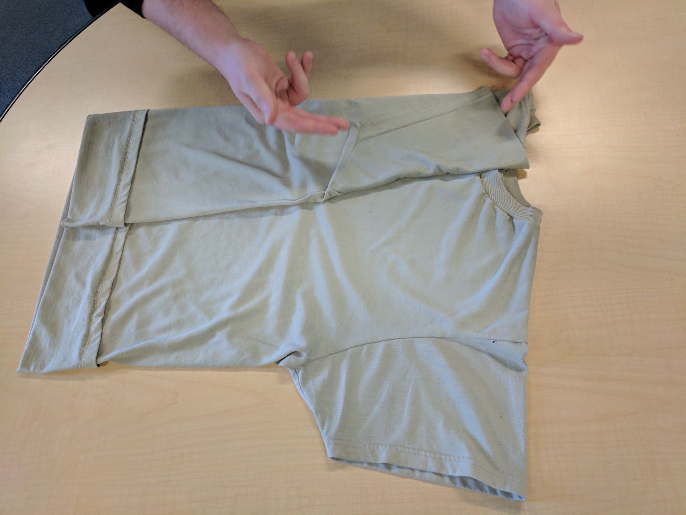 How to Ranger Roll a T-Shirt : 11 Steps (with Pictures) - Instructables
