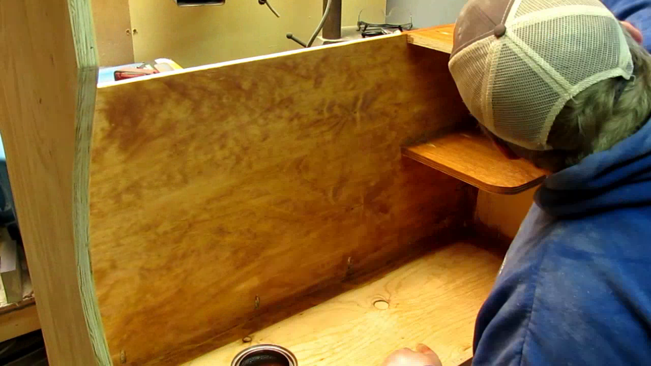 Simple Plywood Computer Desk : 8 Steps (with Pictures) - Instructables