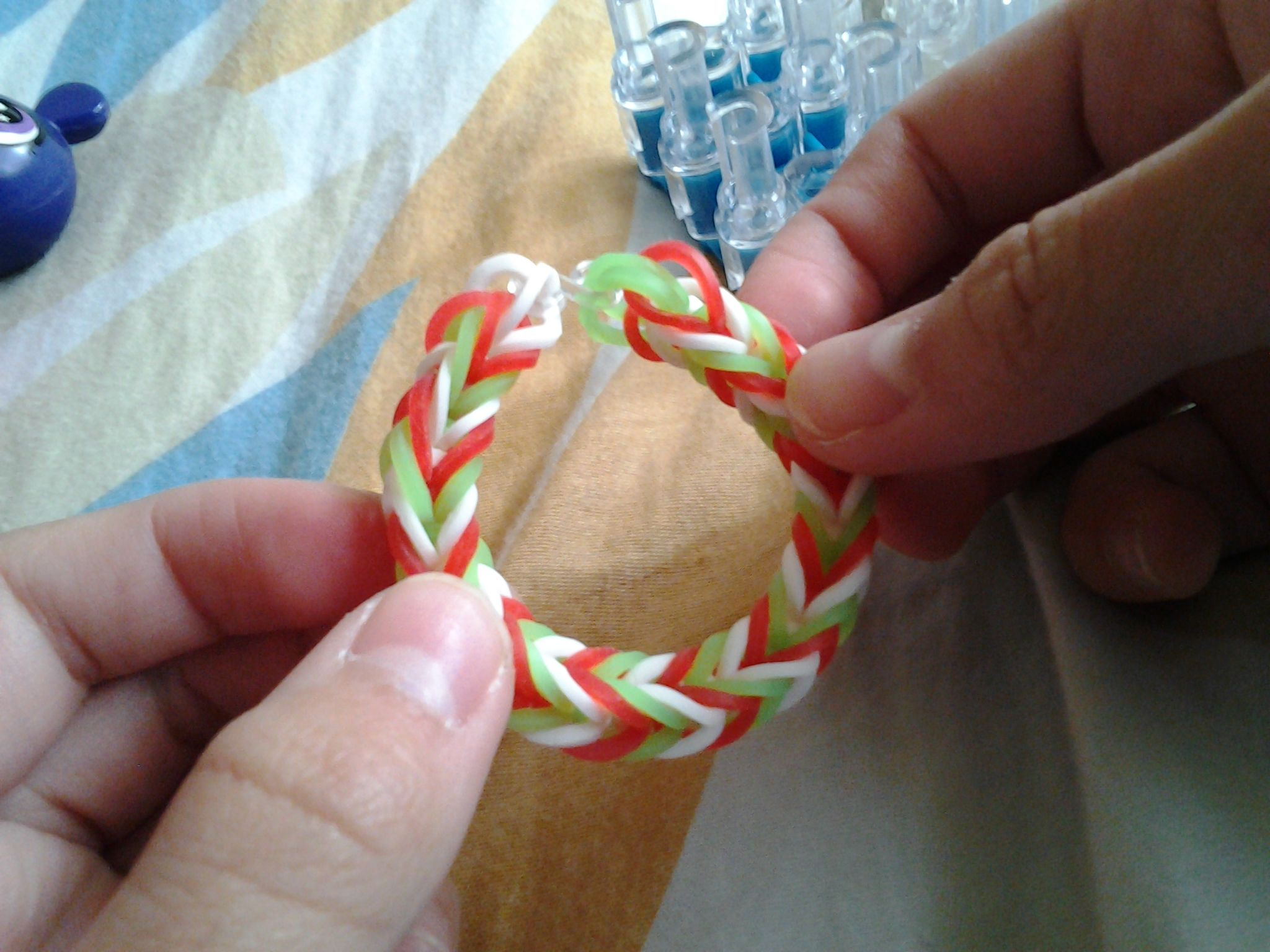 Loom Band Fishtail : 4 Steps - Instructables