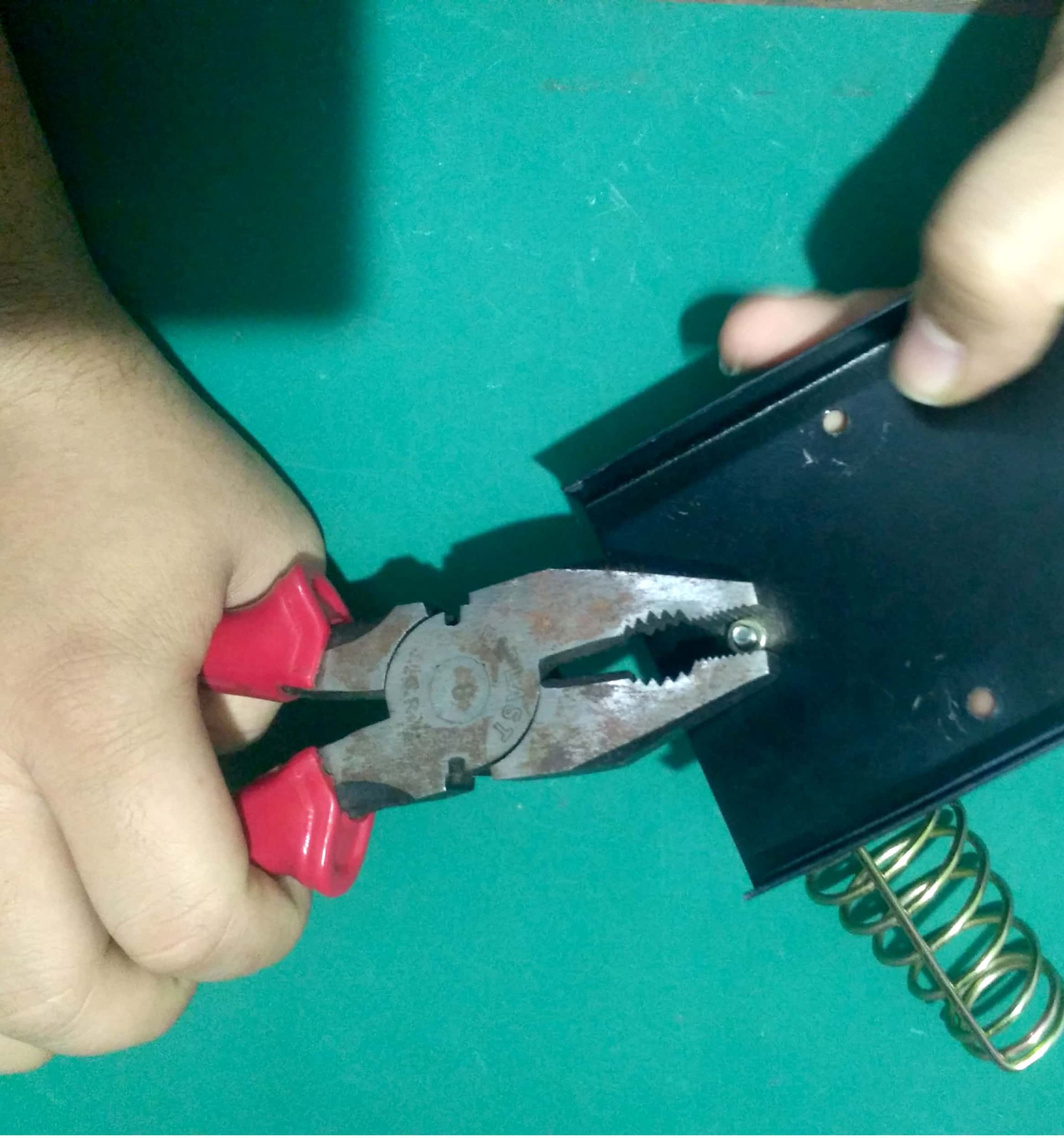 DIY Helping Hands for Soldering : 9 Steps (with Pictures) - Instructables