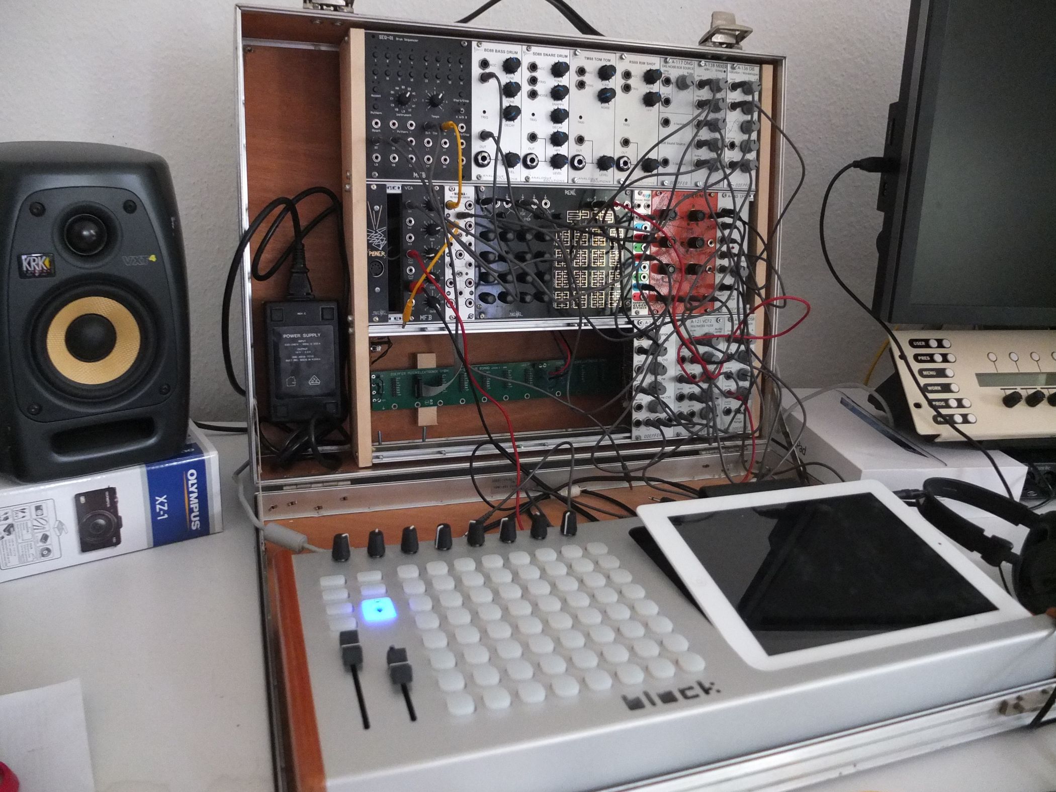 Build Your Own Low-cost Eurorack-Suitcase : 6 Steps (with Pictures ...