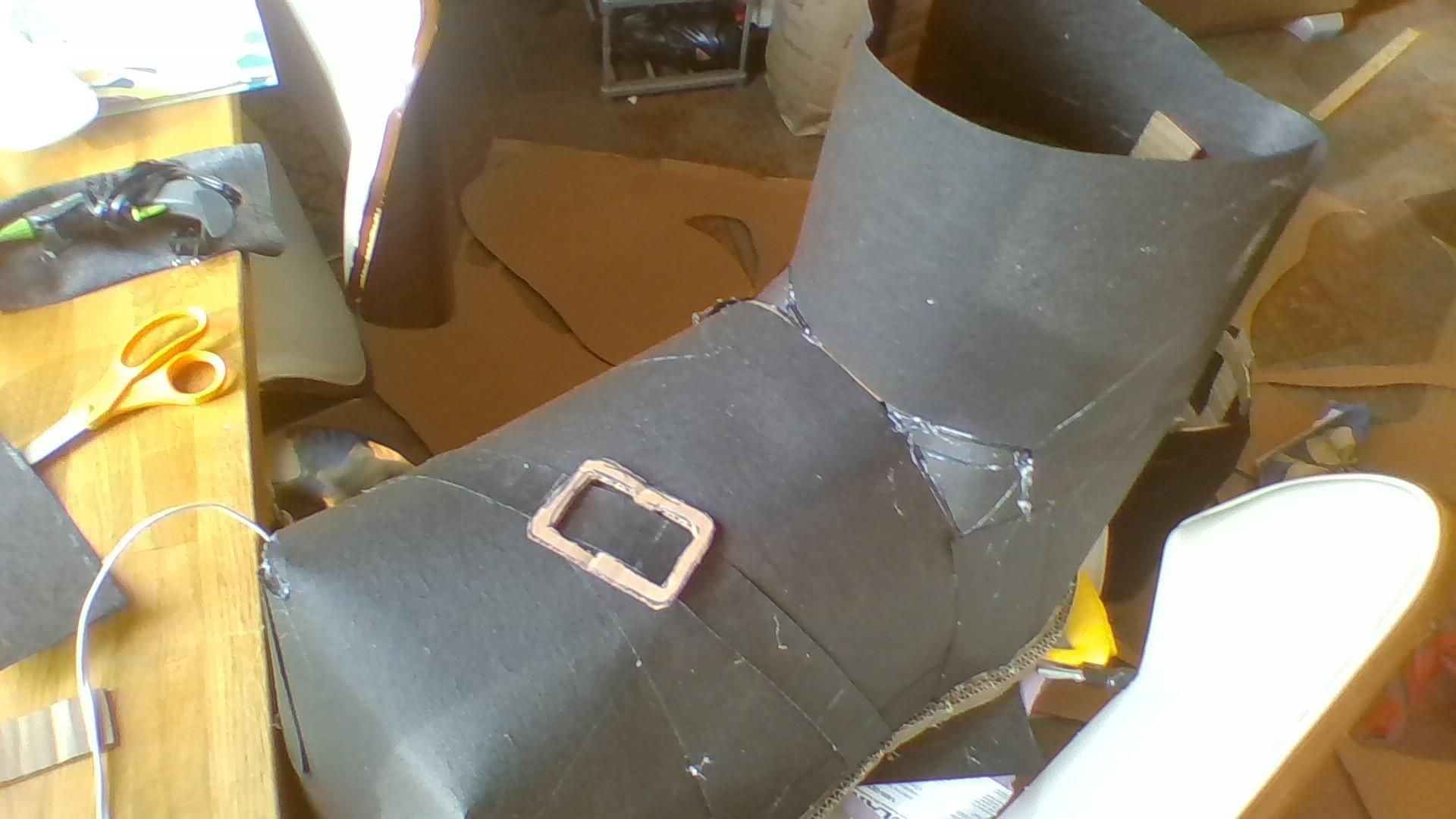 Cardboard Boots(big.) : 9 Steps - Instructables