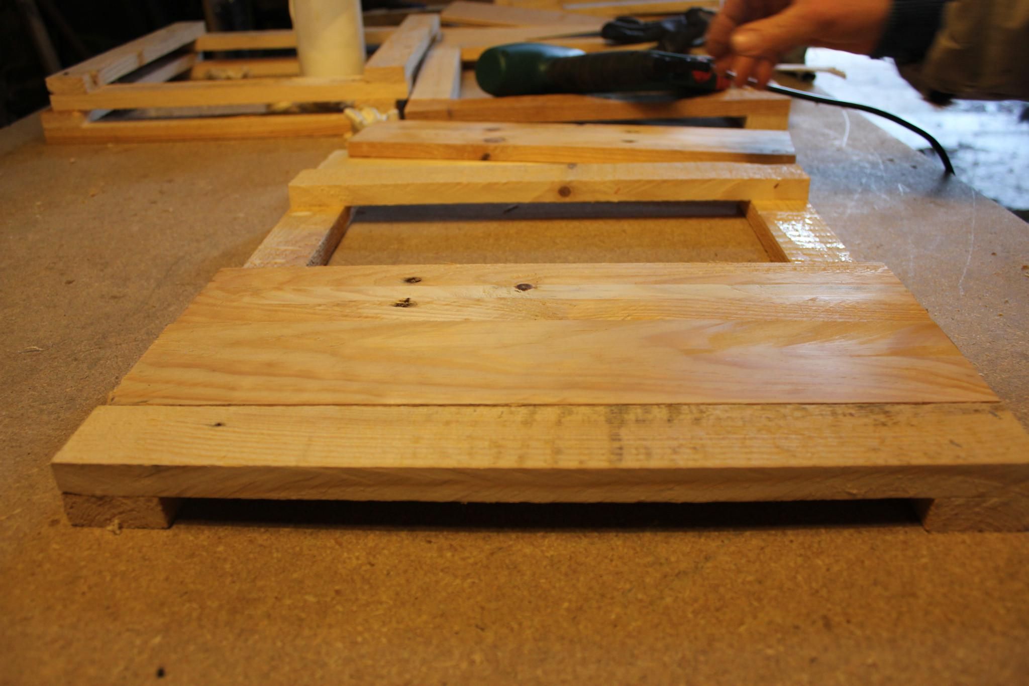 Make a Wooden Fuelless Cooker or Hay-box Using Scrap Wood and Hemp Wool ...