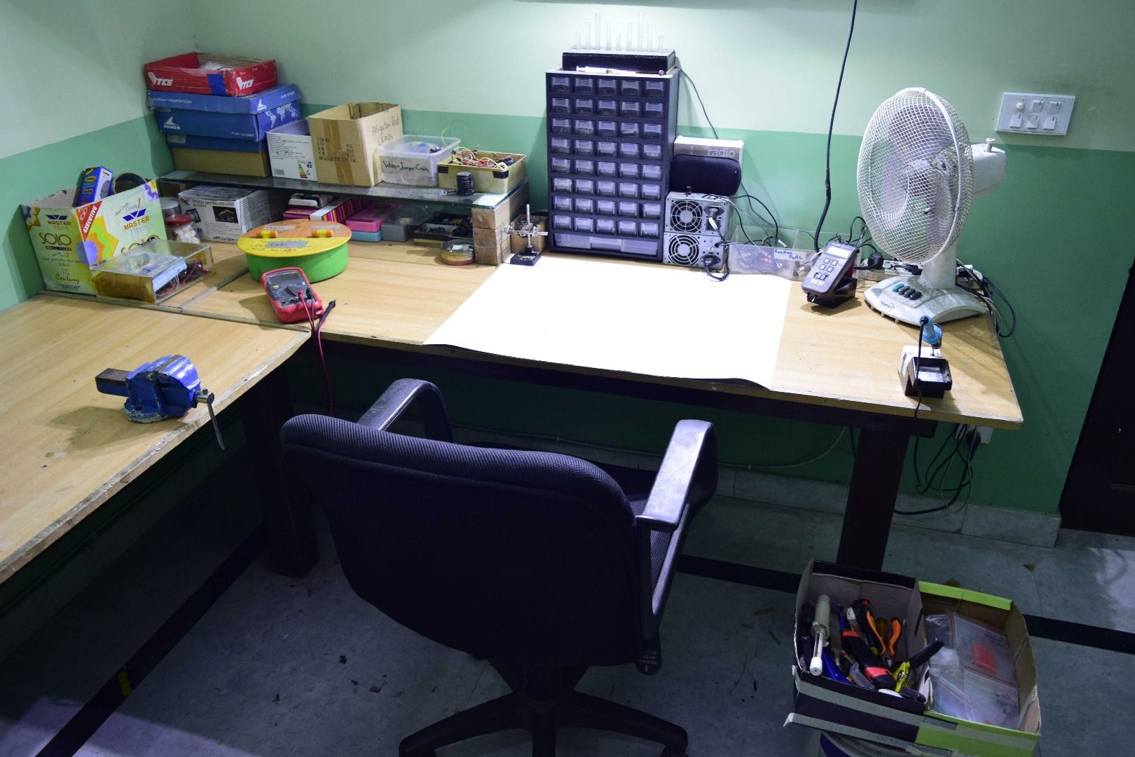 Setting Up the Perfect Electronics Workplace : 16 Steps (with Pictures ...