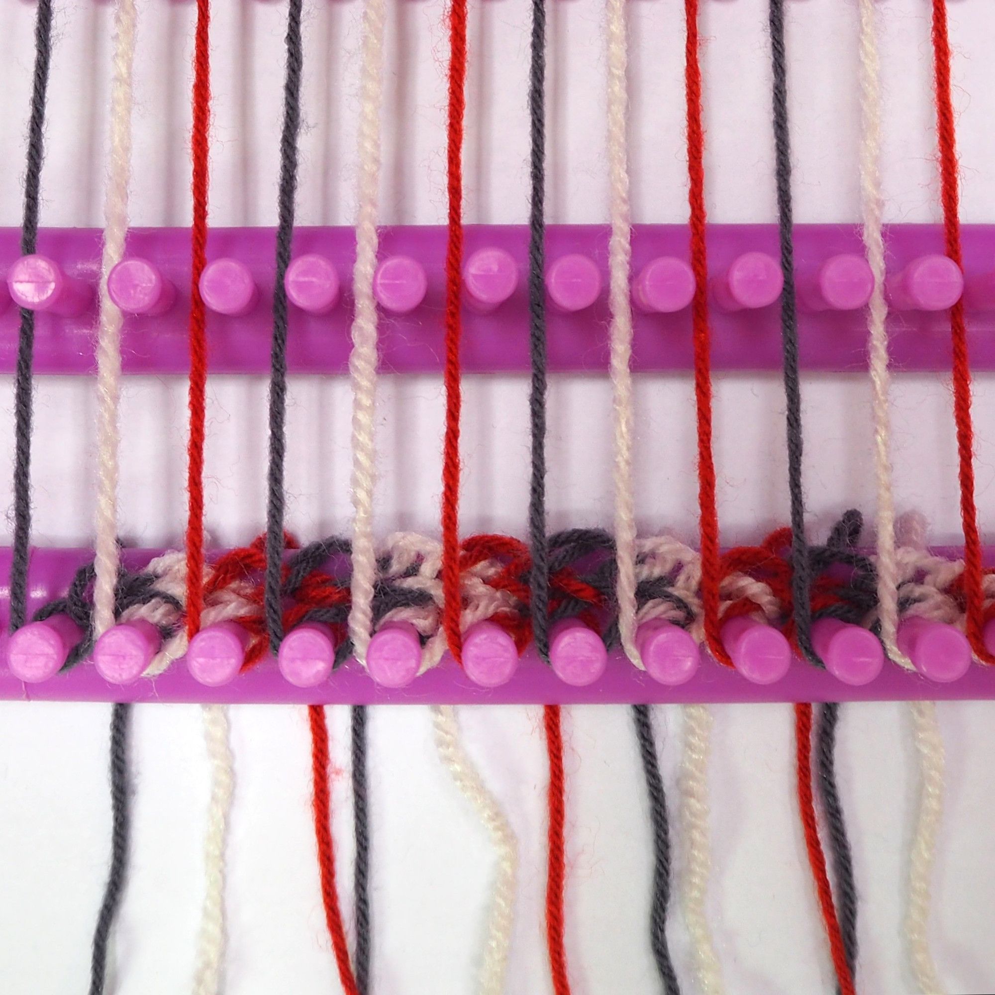 Warp Knitting on a Knitting Loom : 8 Steps (with Pictures) - Instructables