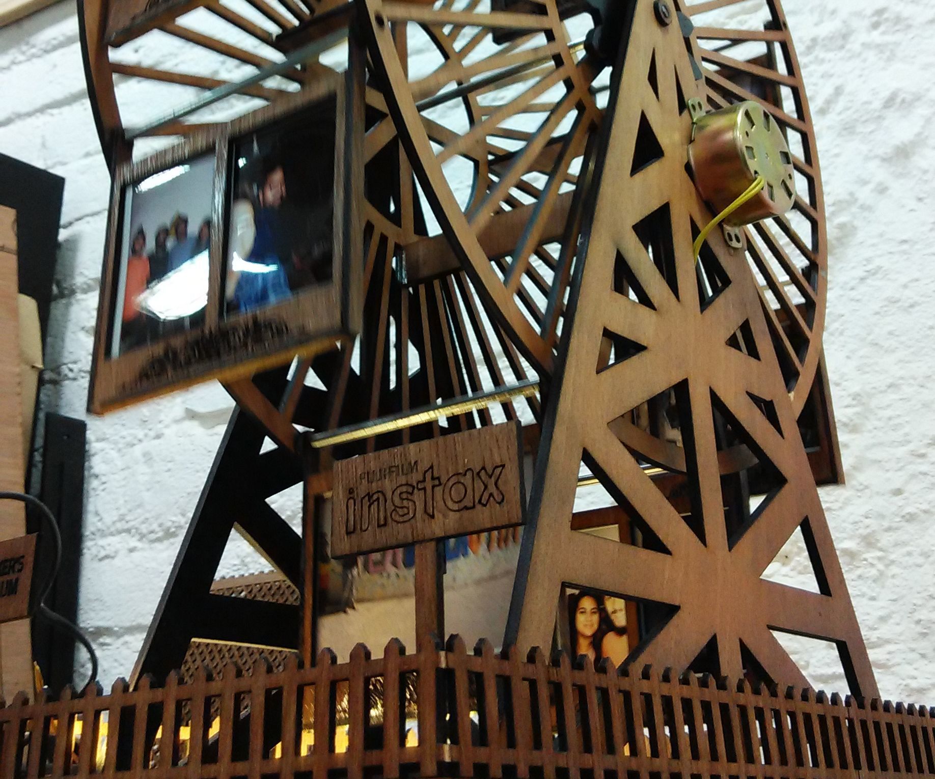 Ferris Wheel Photo Frame : 5 Steps (with Pictures) - Instructables