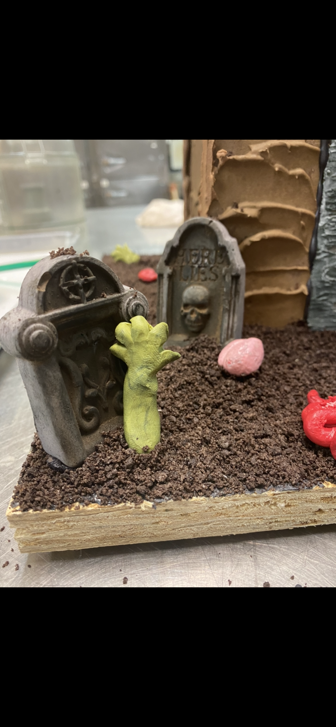 Haunted Gingerbread Display : 9 Steps (with Pictures) - Instructables