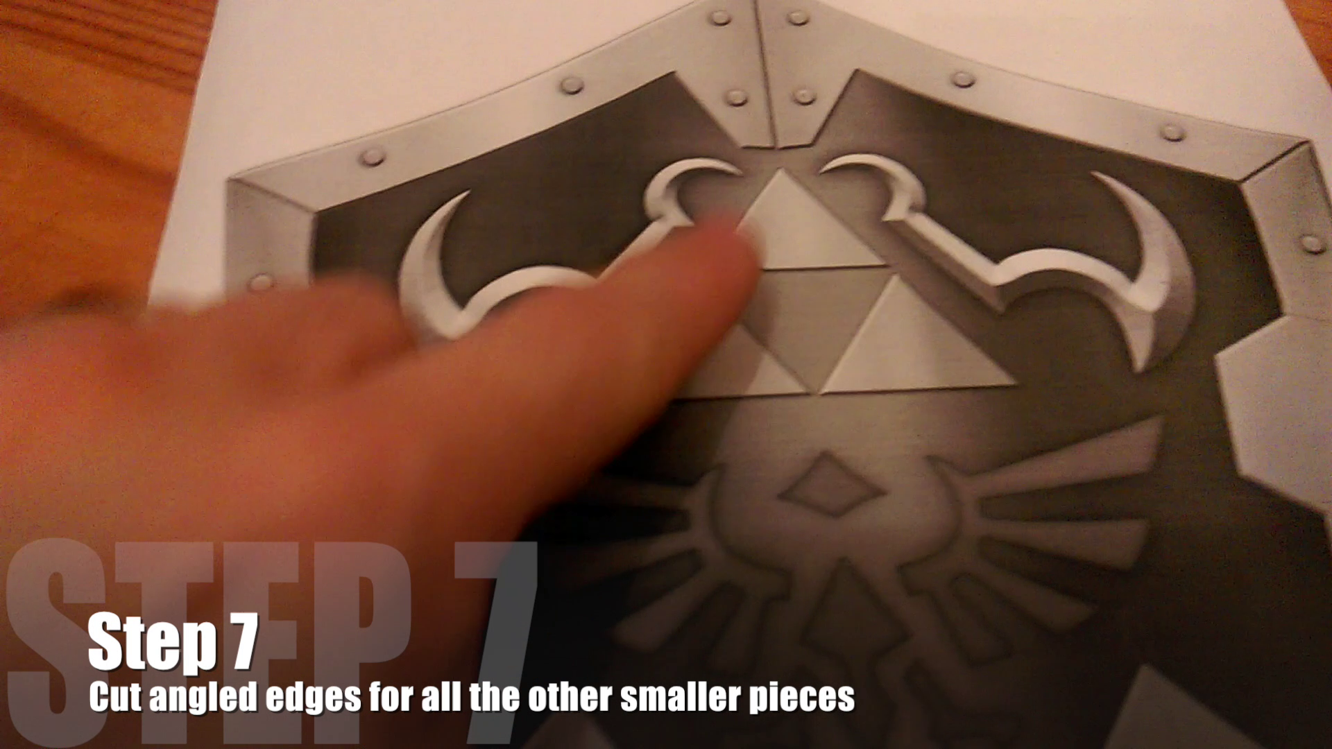 Legend of Zelda Hylian Shield : 11 Steps - Instructables