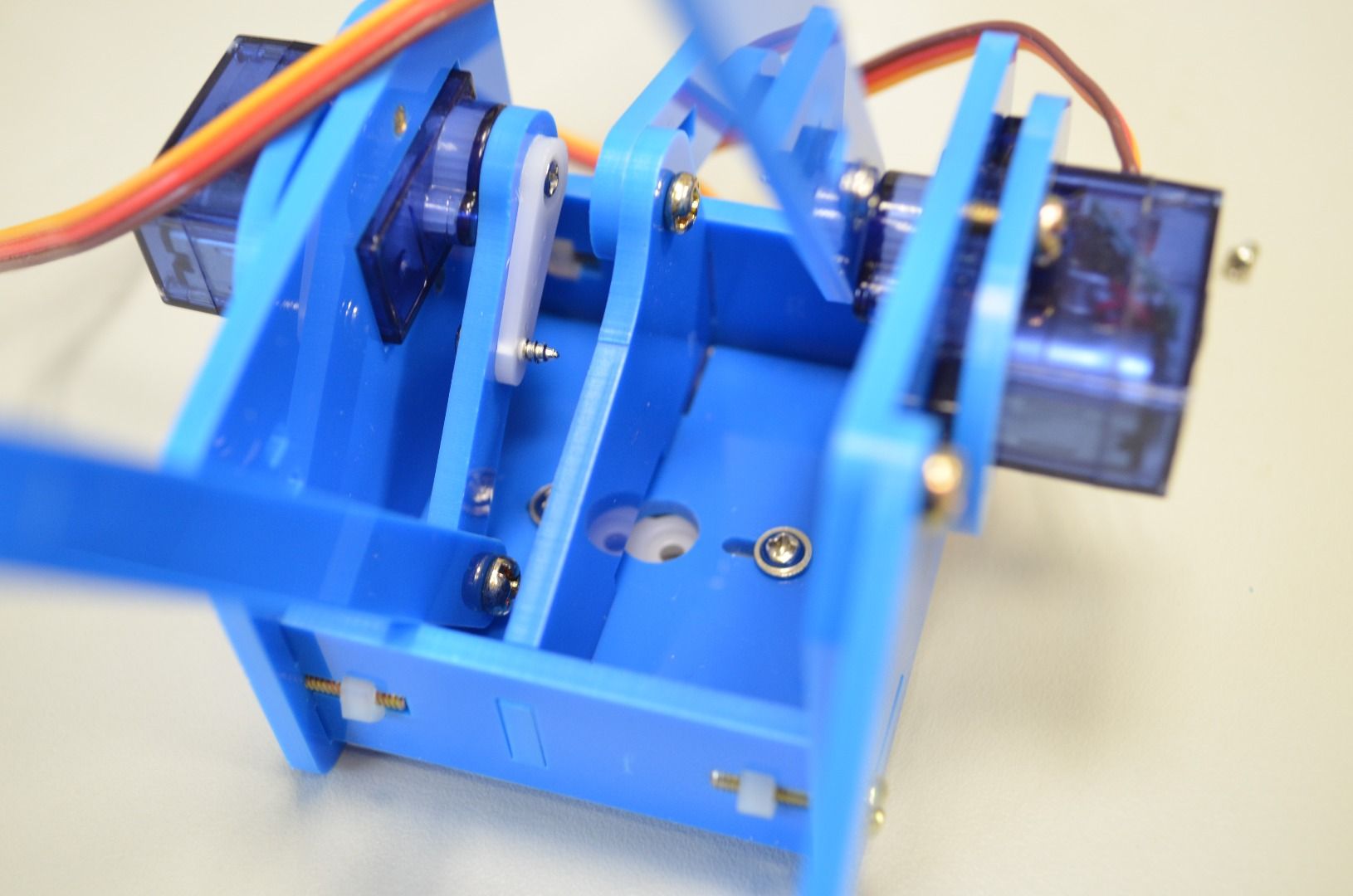 組裝和設定你的 MeArm : 9 Steps - Instructables