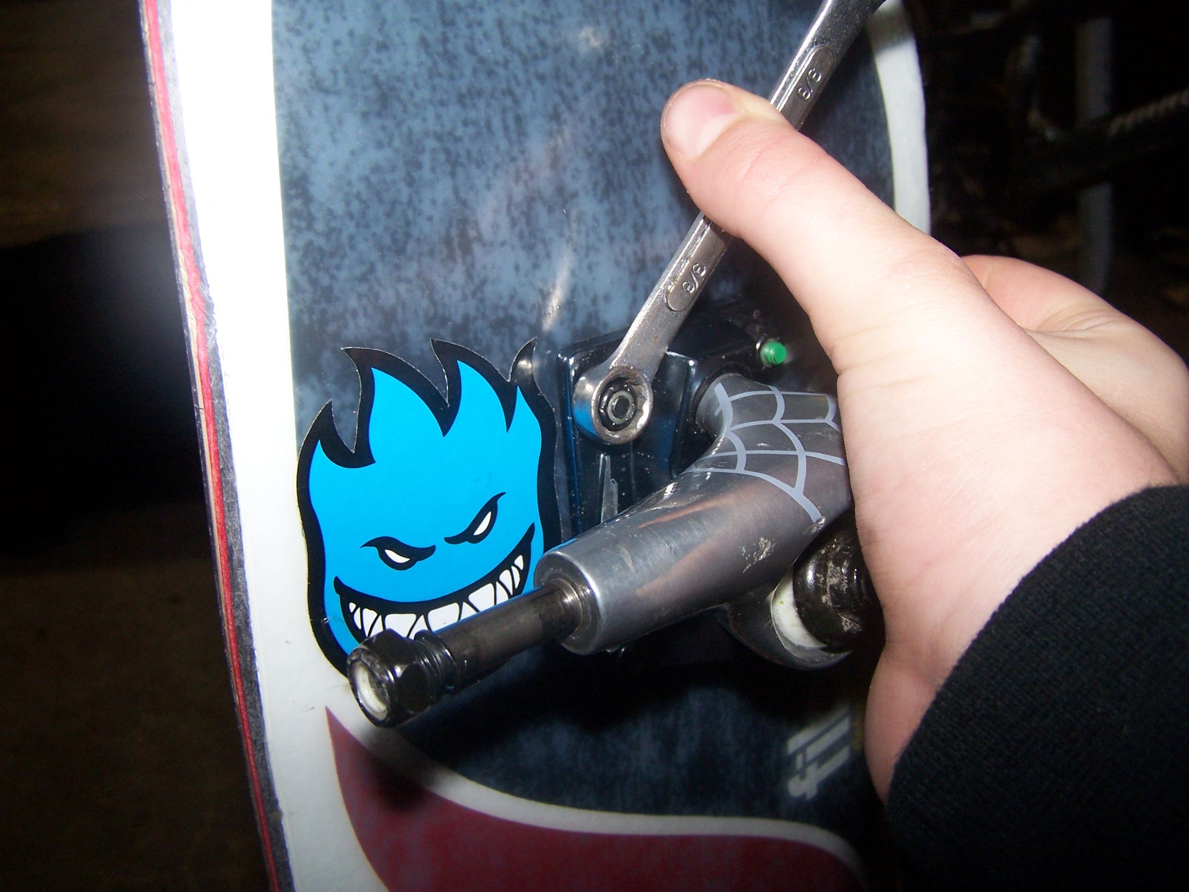 How to Put Together a Skateboard : 5 Steps (with Pictures) - Instructables