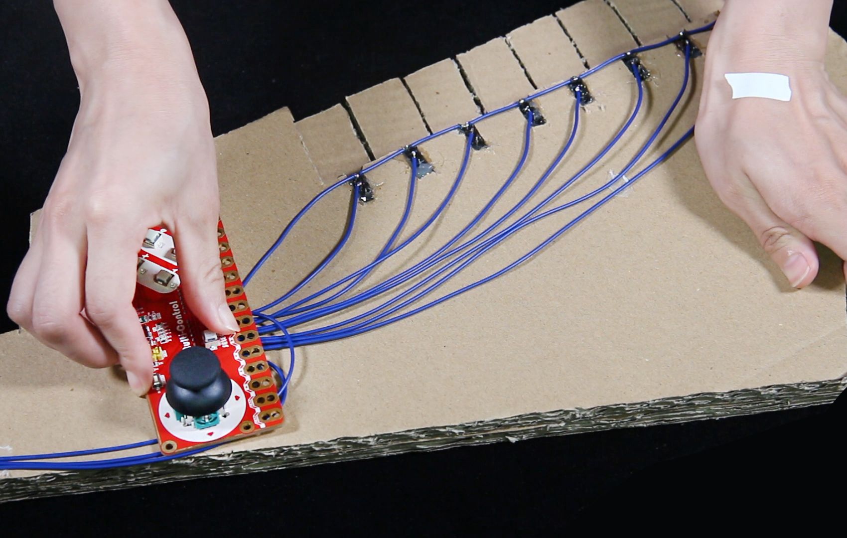 How to DIY a Playable Keytar With Cardboard : 10 Steps (with Pictures ...