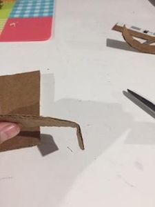 Big Cardboard Expandable Shield : 8 Steps - Instructables
