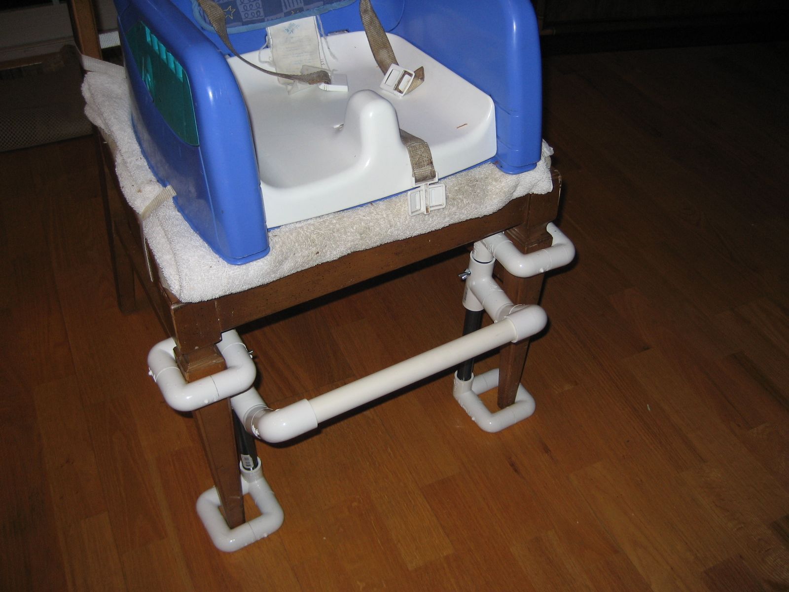 Footrest Helps Kids Sit Comfortably at the Table : 6 Steps (with ...