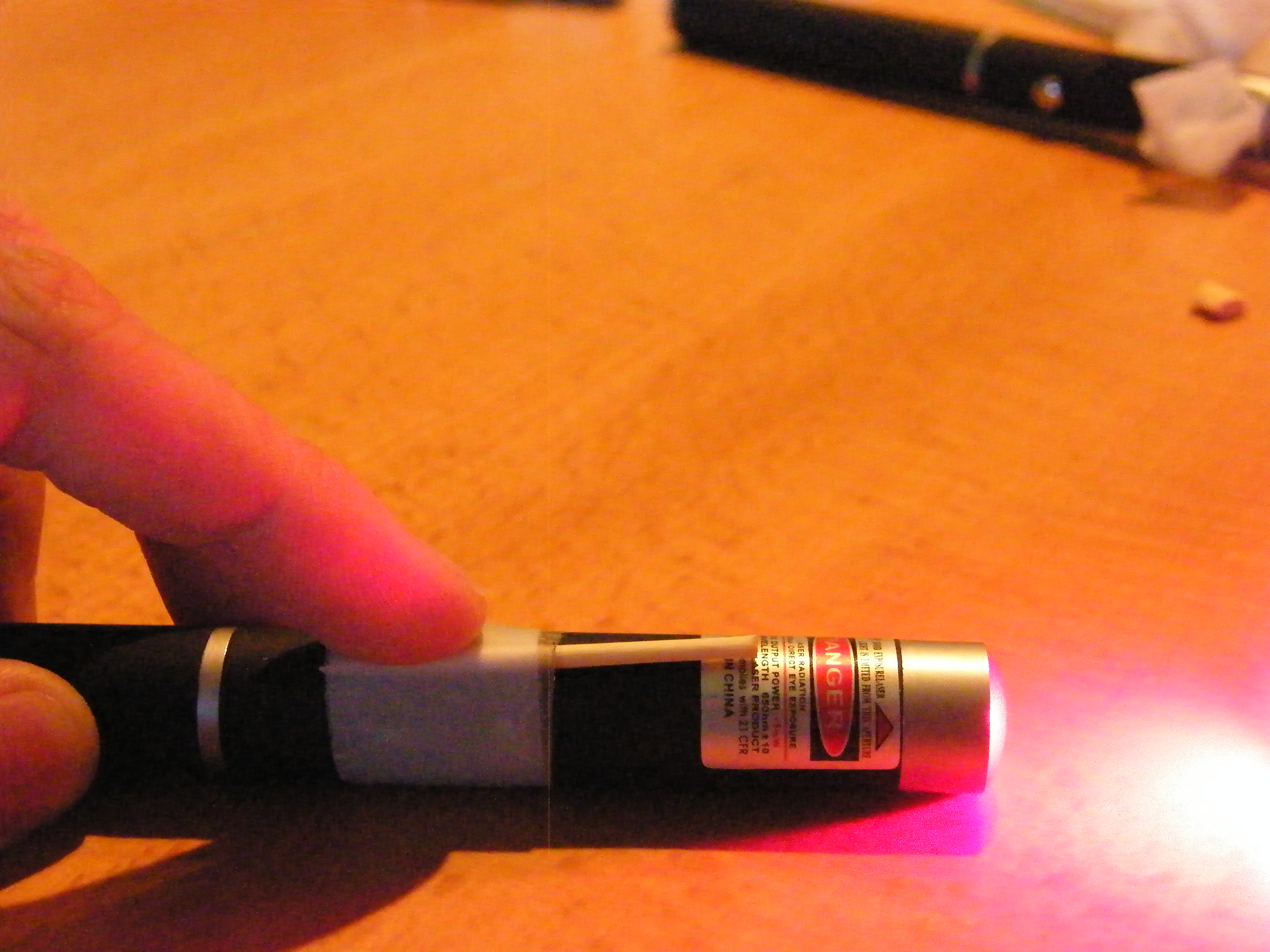 Simple Switch Mod to Common Push Button Laser Pointer : 3 Steps ...