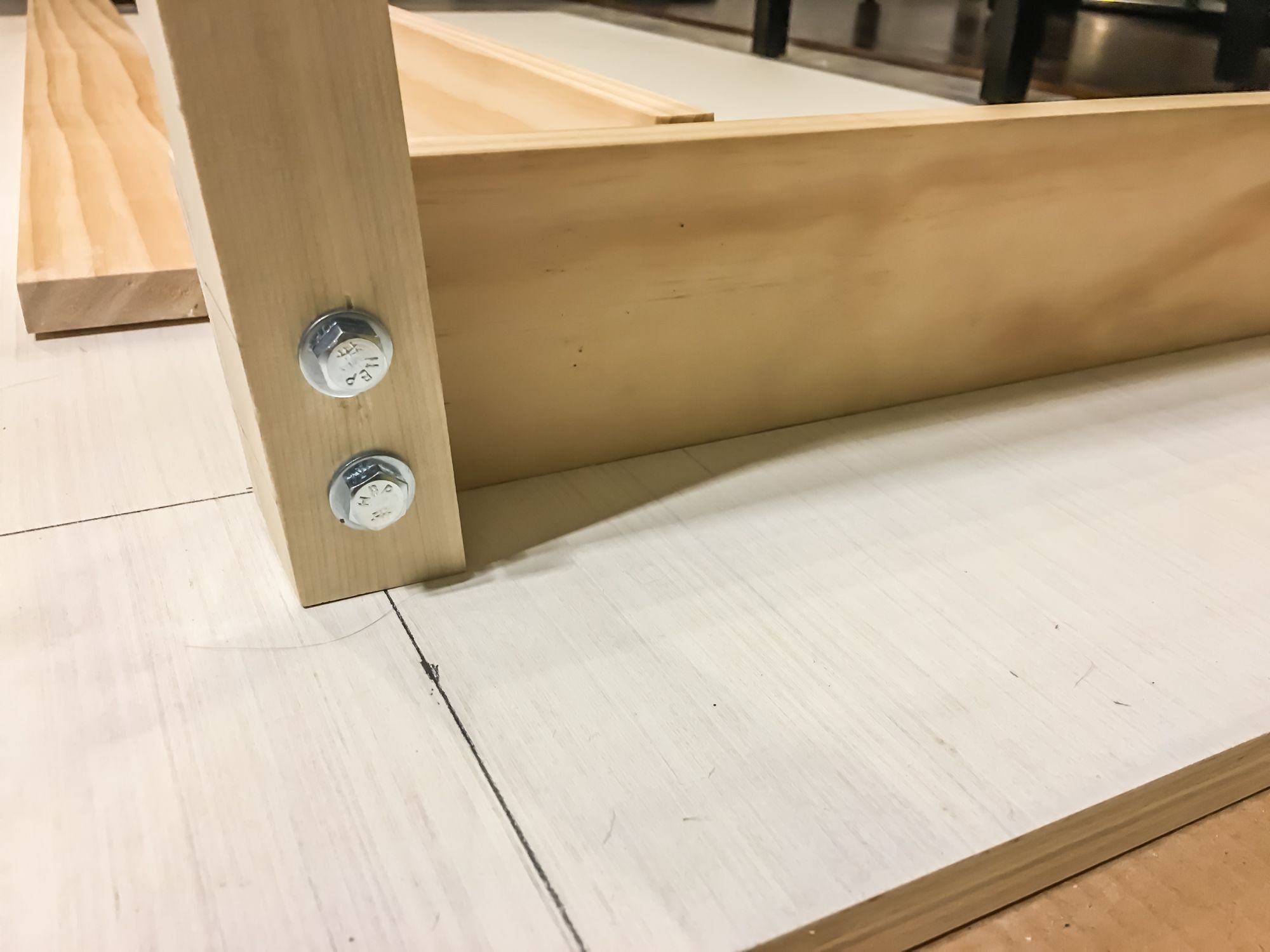 Making a Modern Home Office Desk : 8 Steps (with Pictures) - Instructables