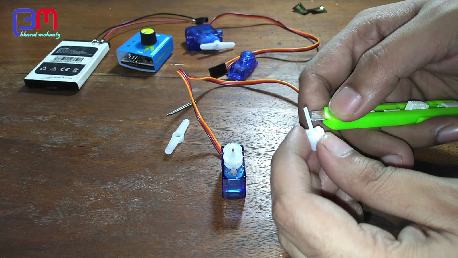 Servo Modification to 360° Rotation and Geared Motor : 4 Steps ...
