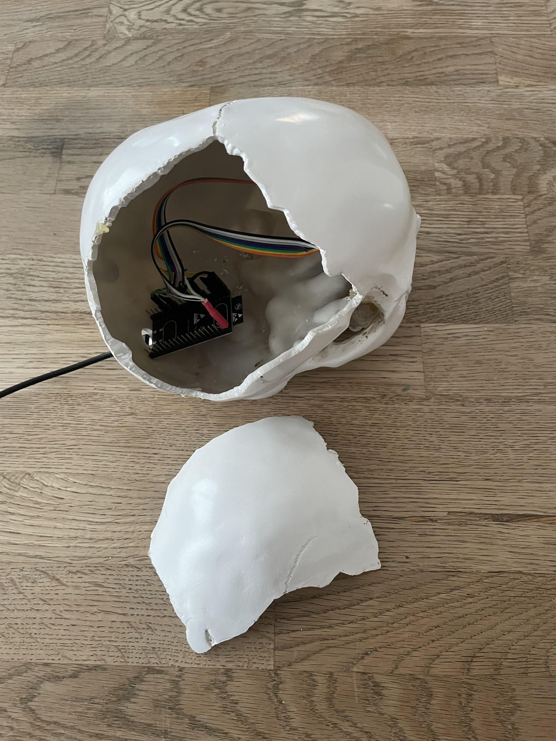 Uncanny Eyes Halloween Skull Animatronic : 4 Steps (with Pictures ...