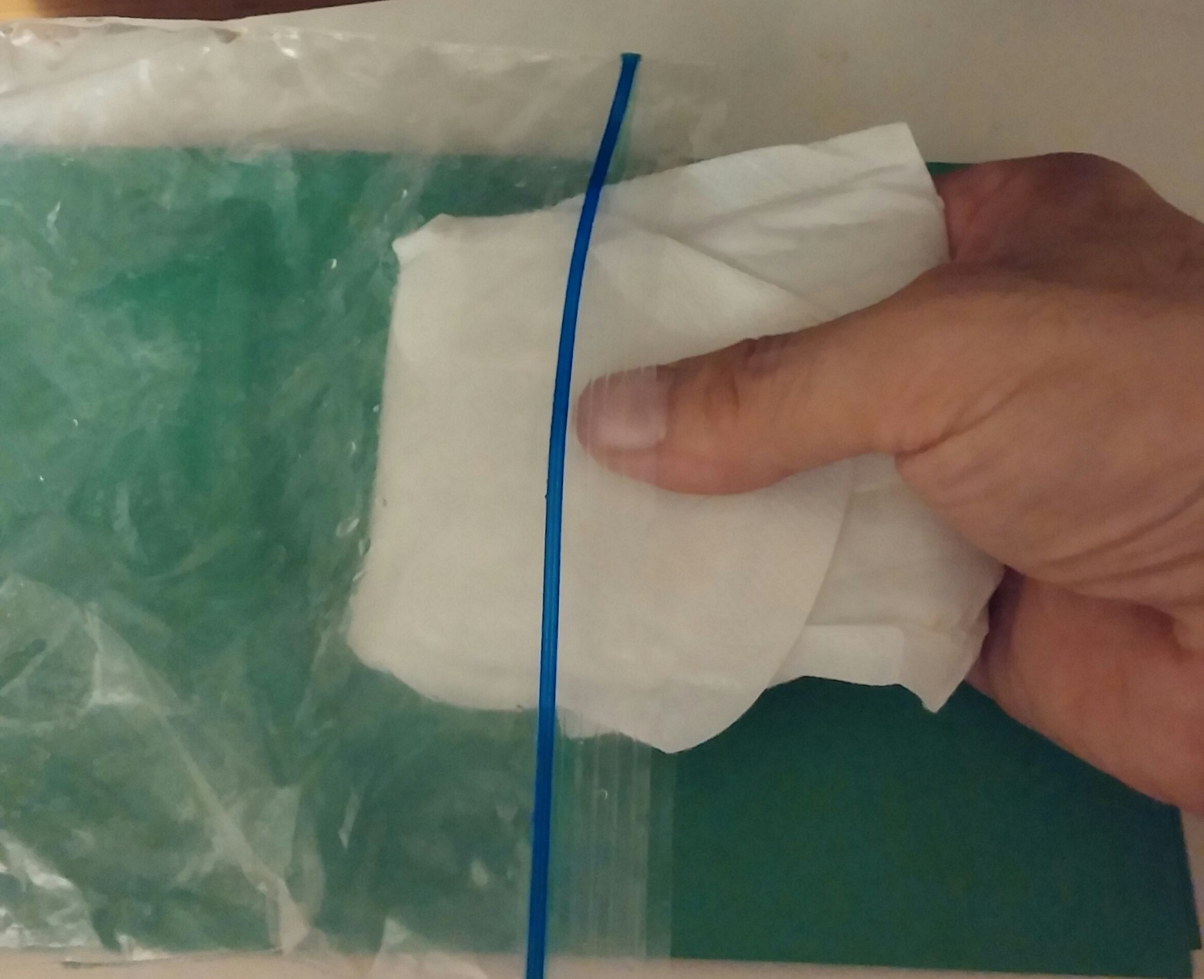 Using Maxipads\Pantiliners As Coolpacks/Ice Packs : 4 Steps - Instructables