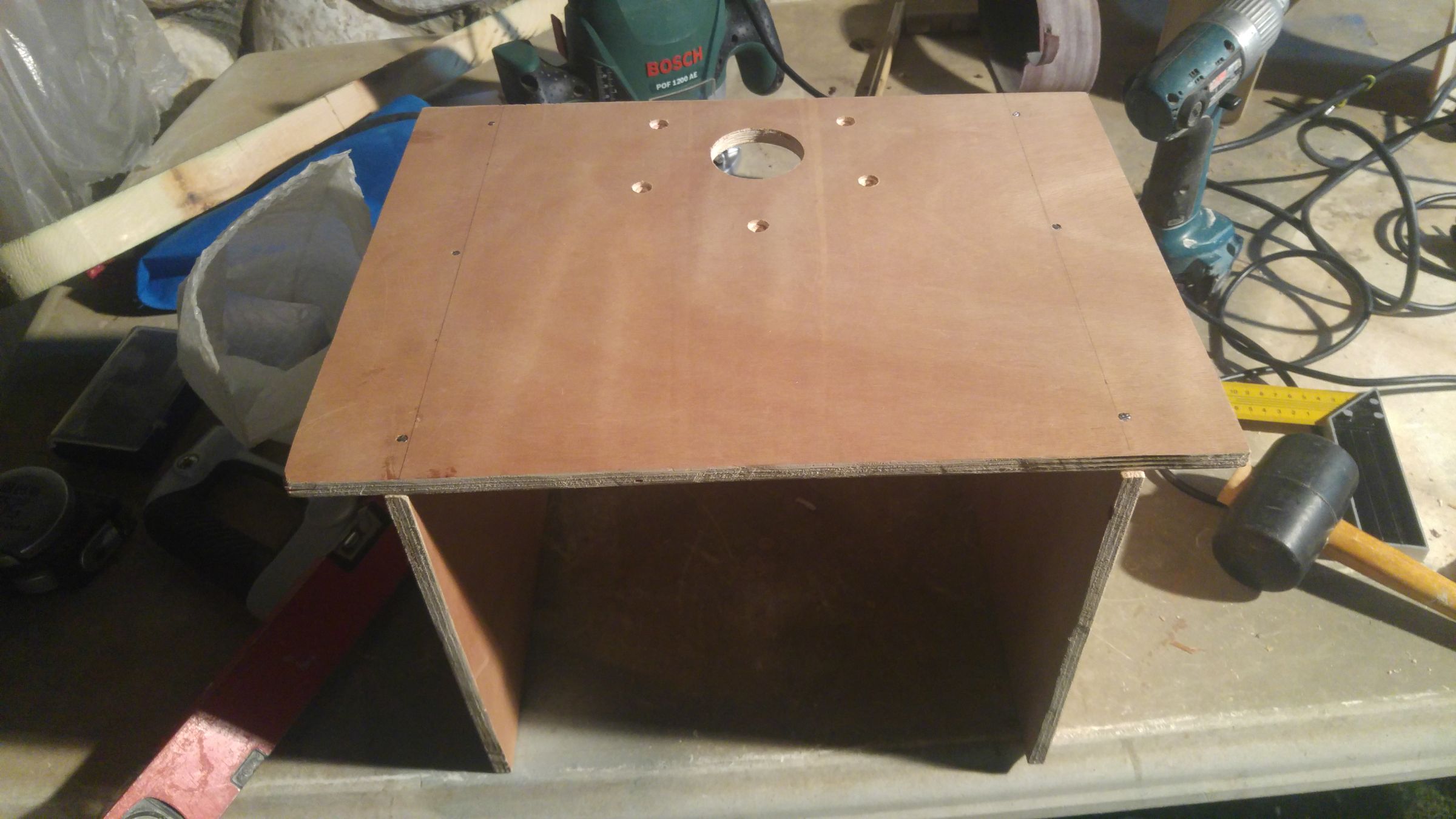 Easy to Make Small Router Table : 4 Steps - Instructables