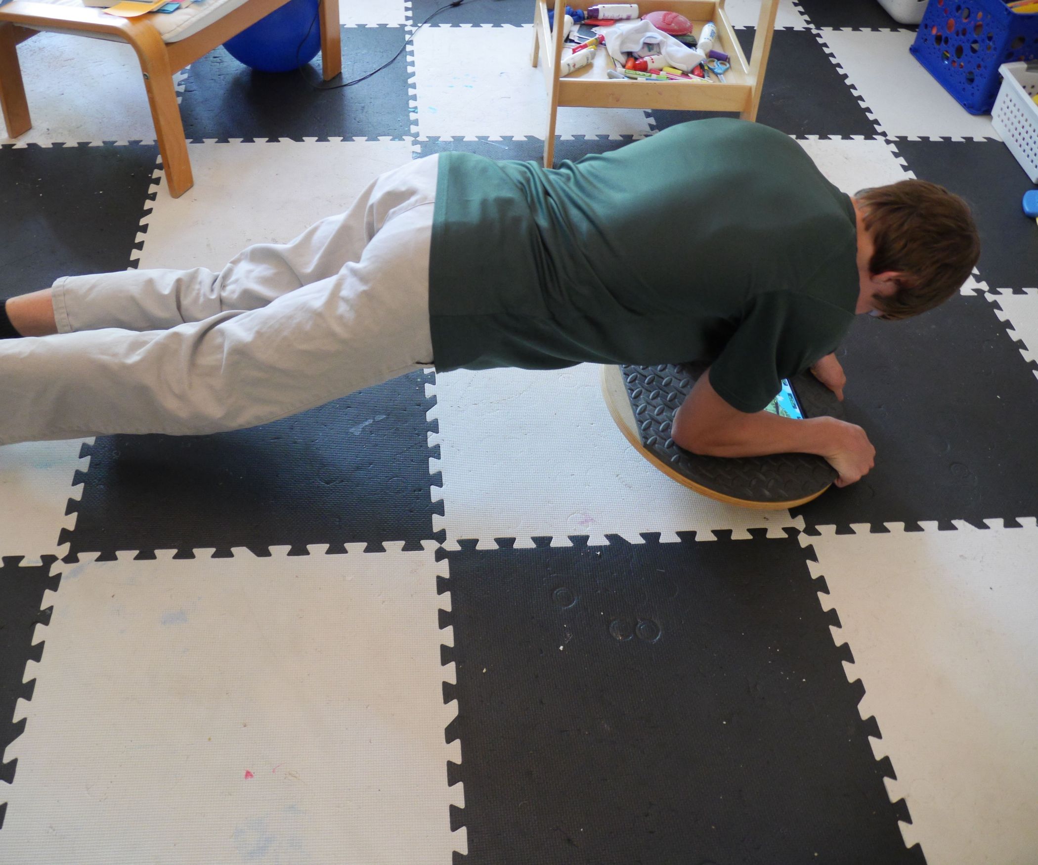 Playing Games Planking on a Balance Board : 3 Steps (with Pictures ...
