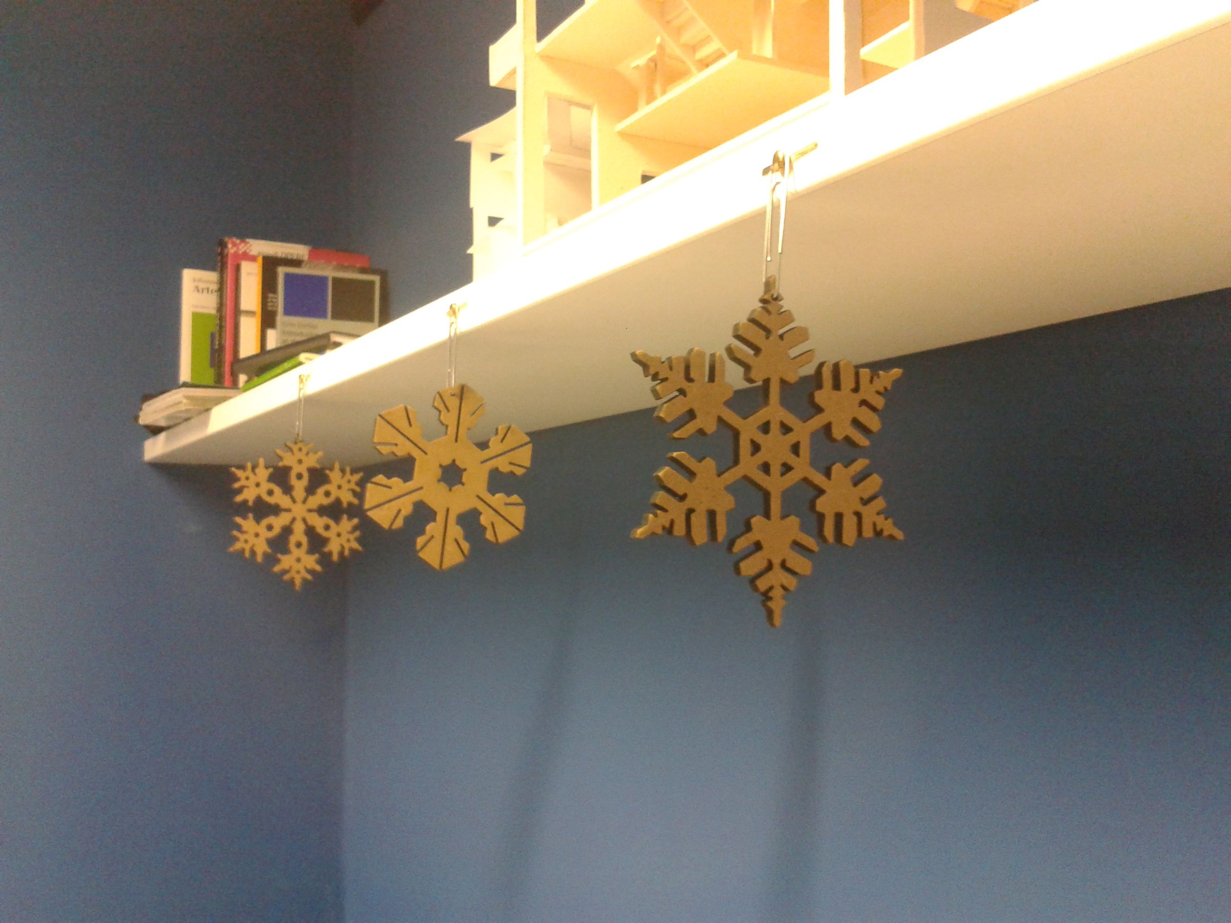 Snow Flakes (Christmas Decorations) : 5 Steps - Instructables