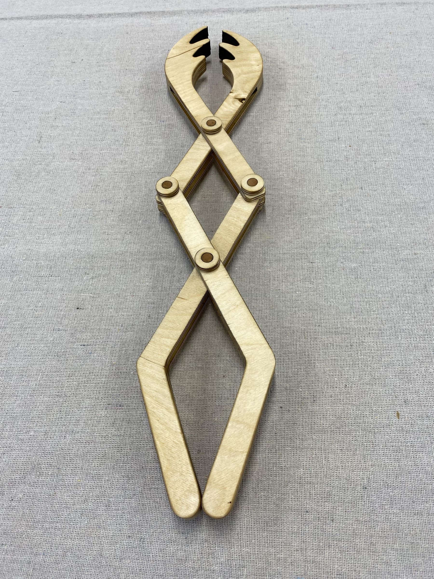 Scissor Arm Grabber Toy : 5 Steps (with Pictures) - Instructables