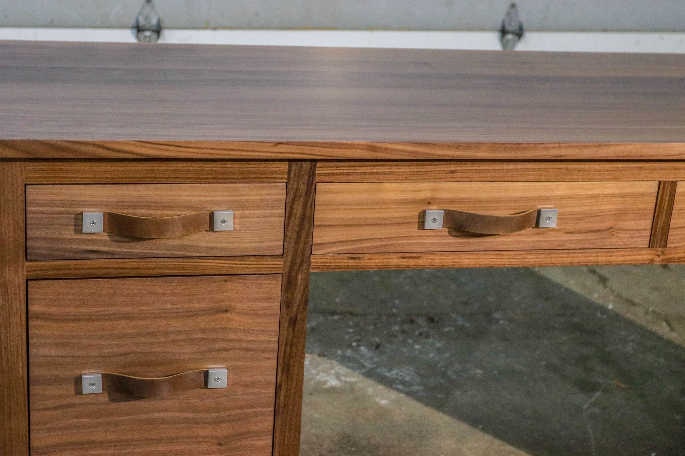 Building a Walnut Office Desk & Pricing It : 9 Steps - Instructables