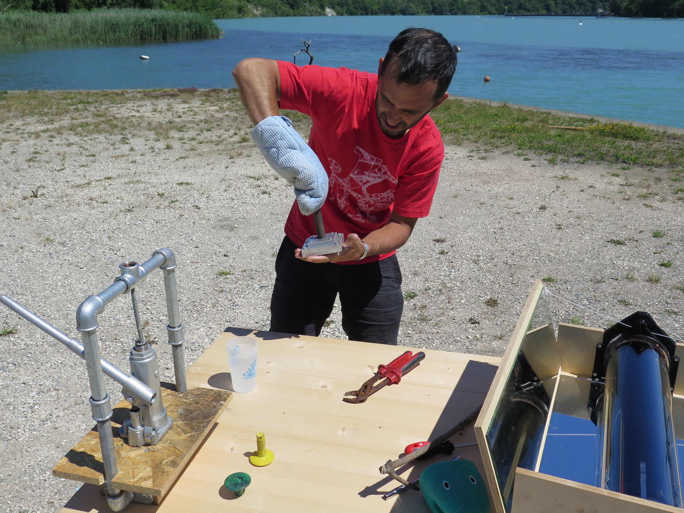 Solar Plastic Injection : 7 Steps - Instructables