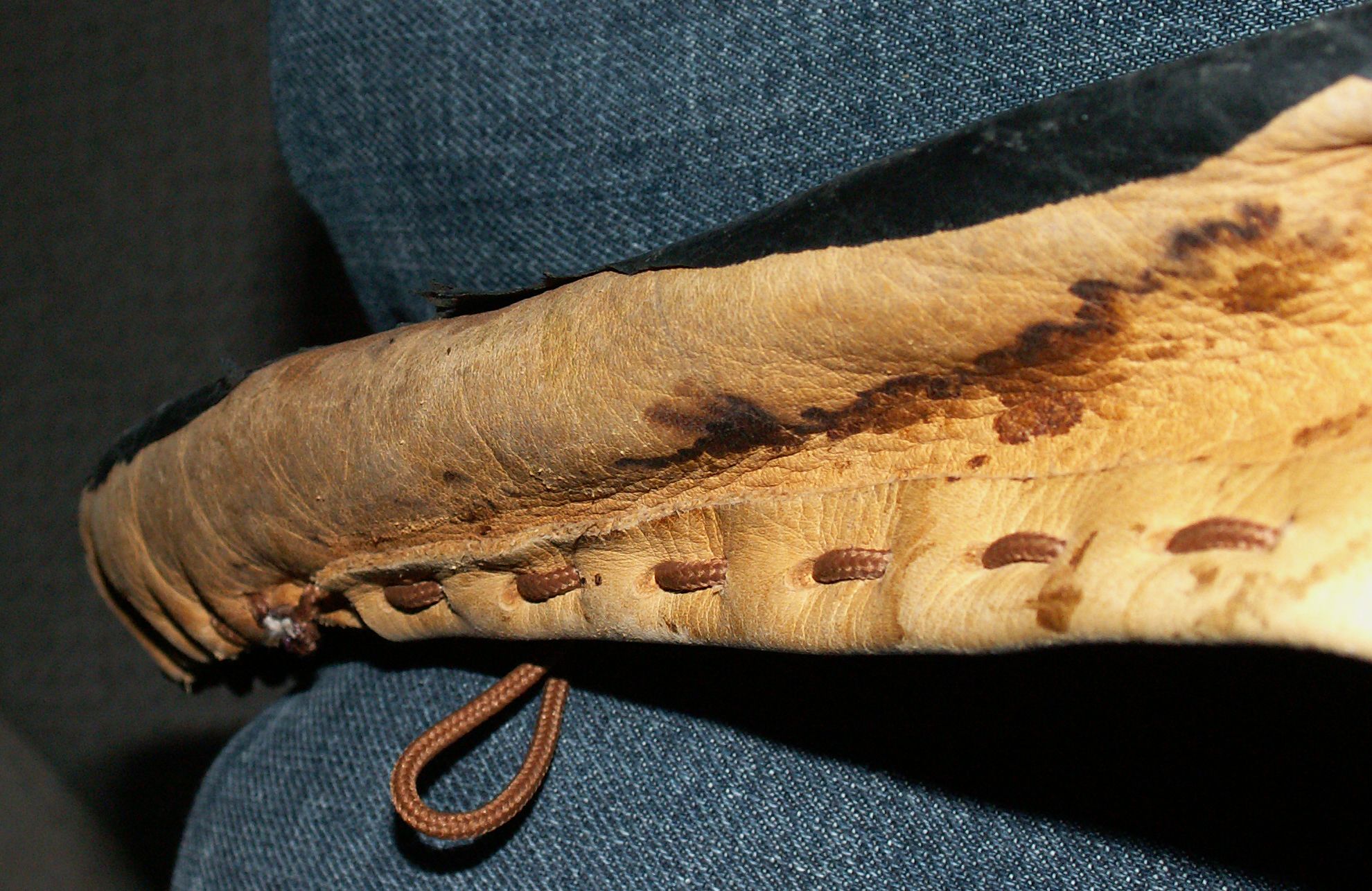 How to Rubberize Moccasin Soles : 8 Steps - Instructables